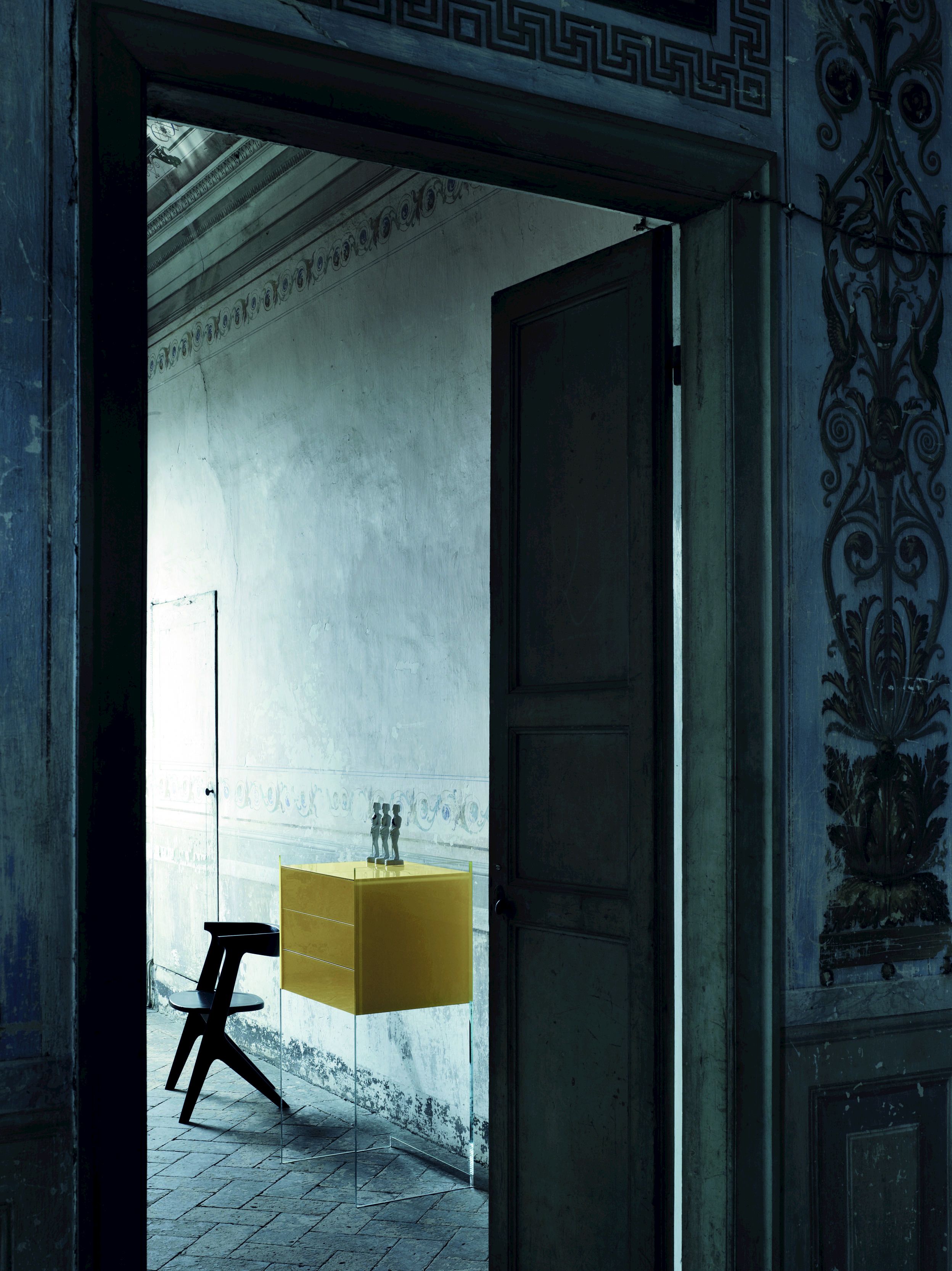 FLOAT Crystal chest of drawers By Glas Italia