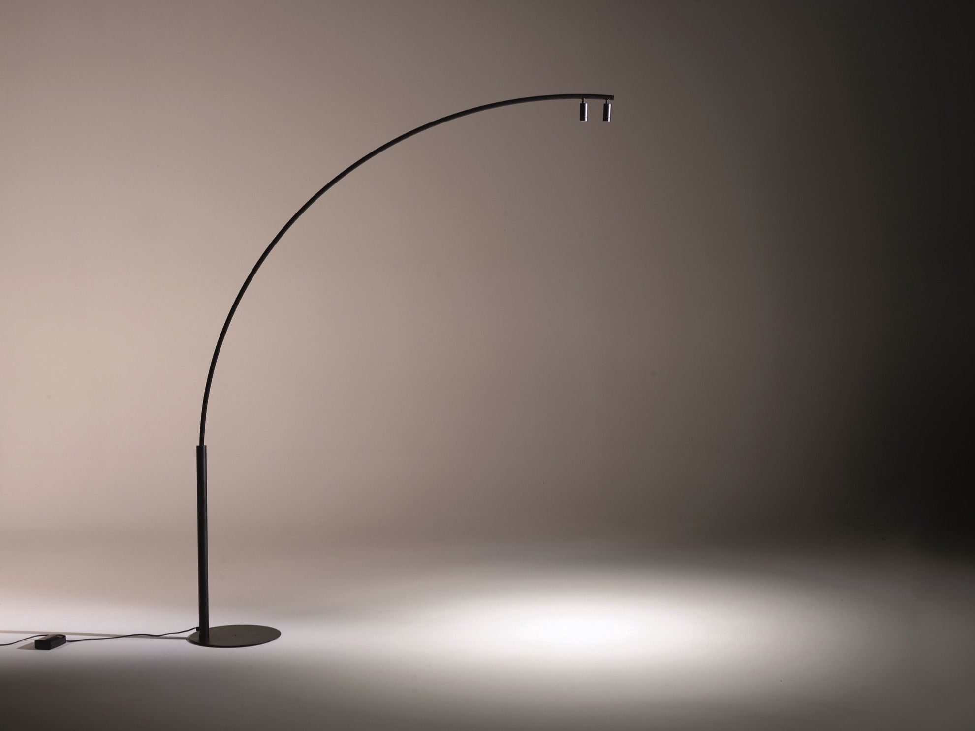 IRIS LED adjustable aluminium arc lamp By EGOLUCE | design Lux Studio