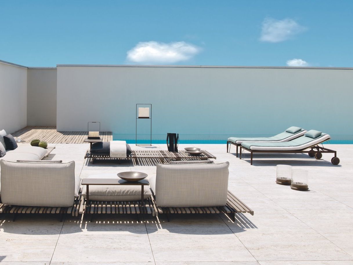 GEA LED floor lamp By Giorgetti | design Chi Wing Lo