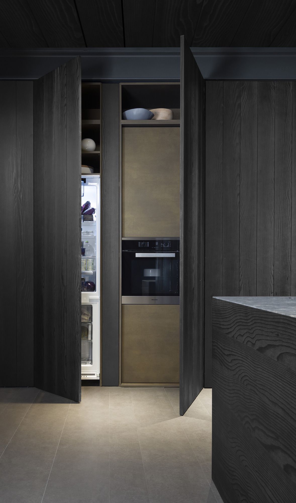 Cedarwood kitchen with island with integrated handles FLY FLOAT Fly ...