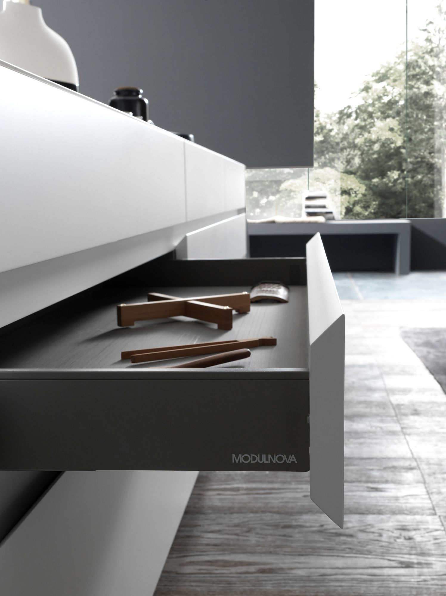 FLY Corian® kitchen with peninsula By MODULNOVA | design Andrea Bassanello