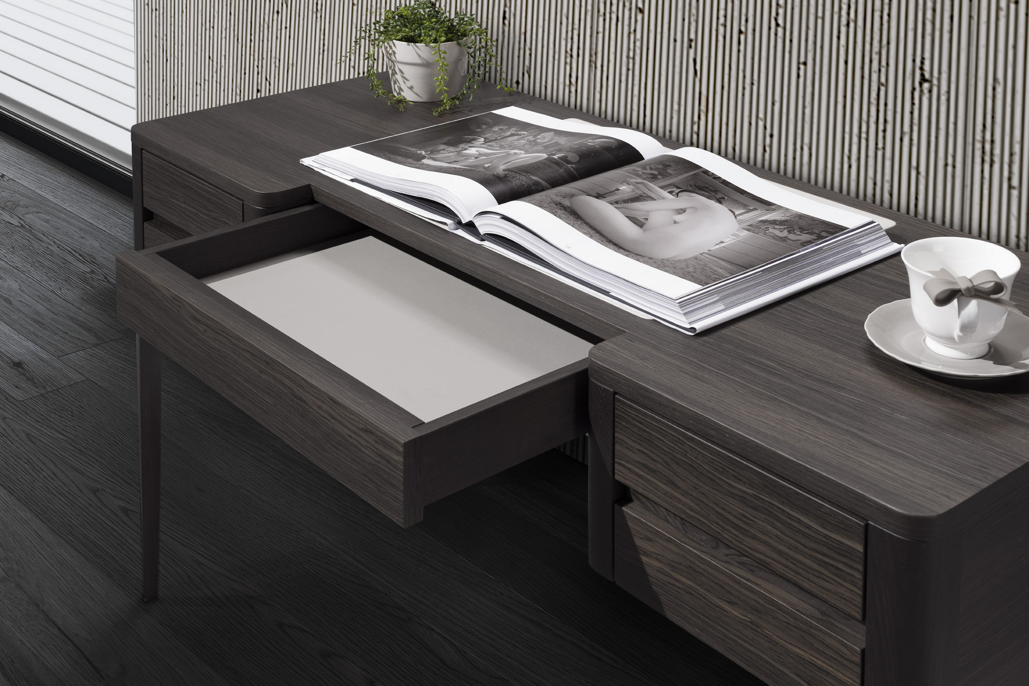 FONTANA Secretary desk By Conte - Italian Bed Design | design Joe Garzone
