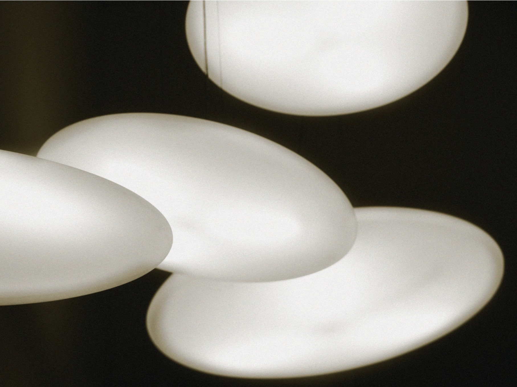°FOOL MOON MEDIUM LED dimmable polyethylene pendant lamp By Eden Design ...