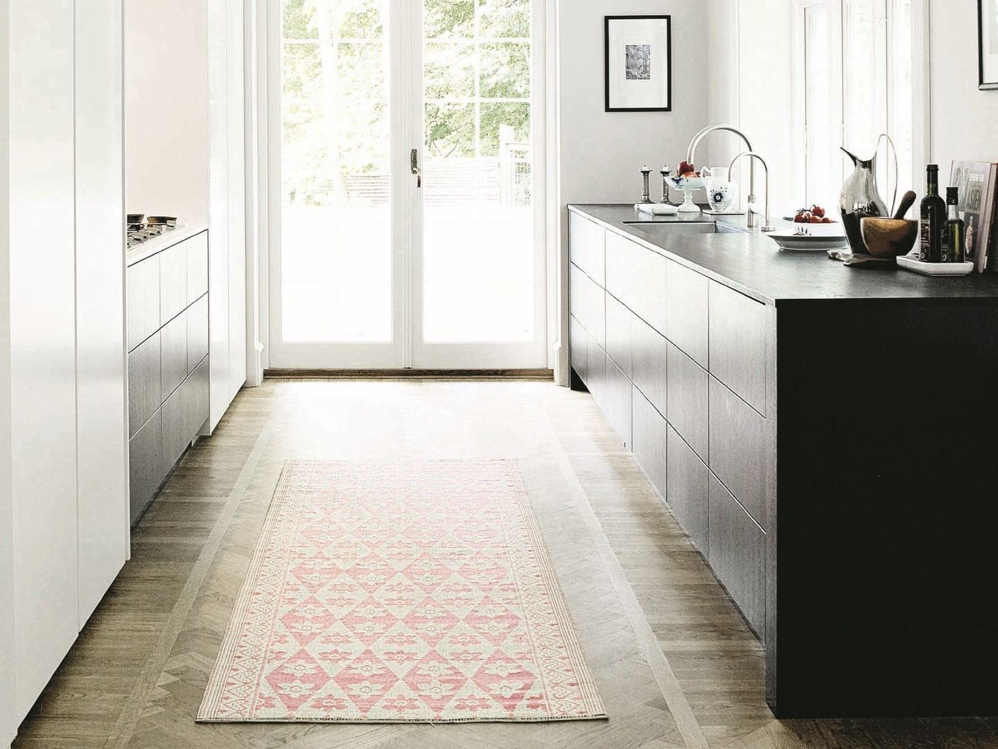 FORM 2 - BLACK OAK Linear solid wood kitchen without handles By ...