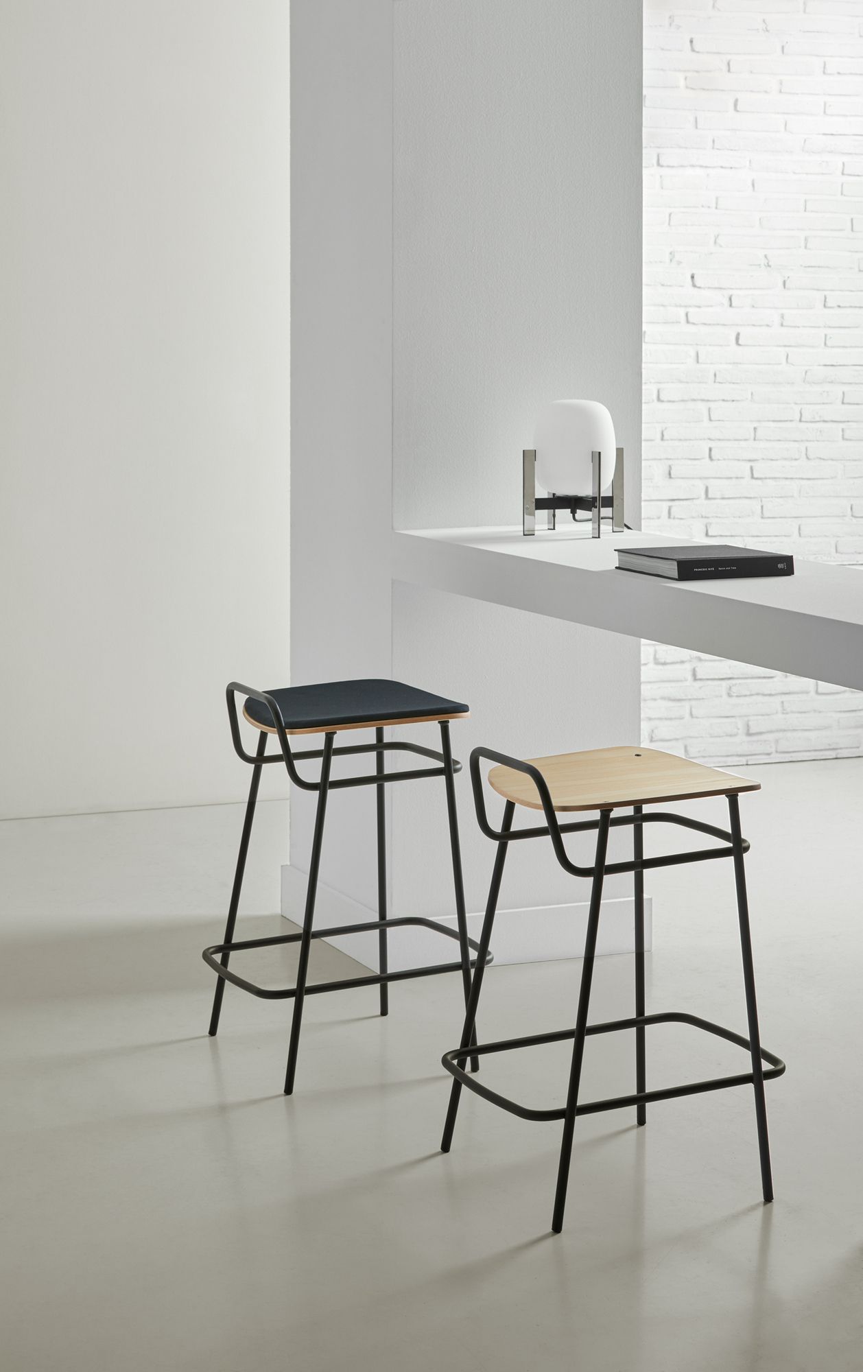 FOSCA High metal stool with padded seat By Blasco&Vila | design Francesc Rifé