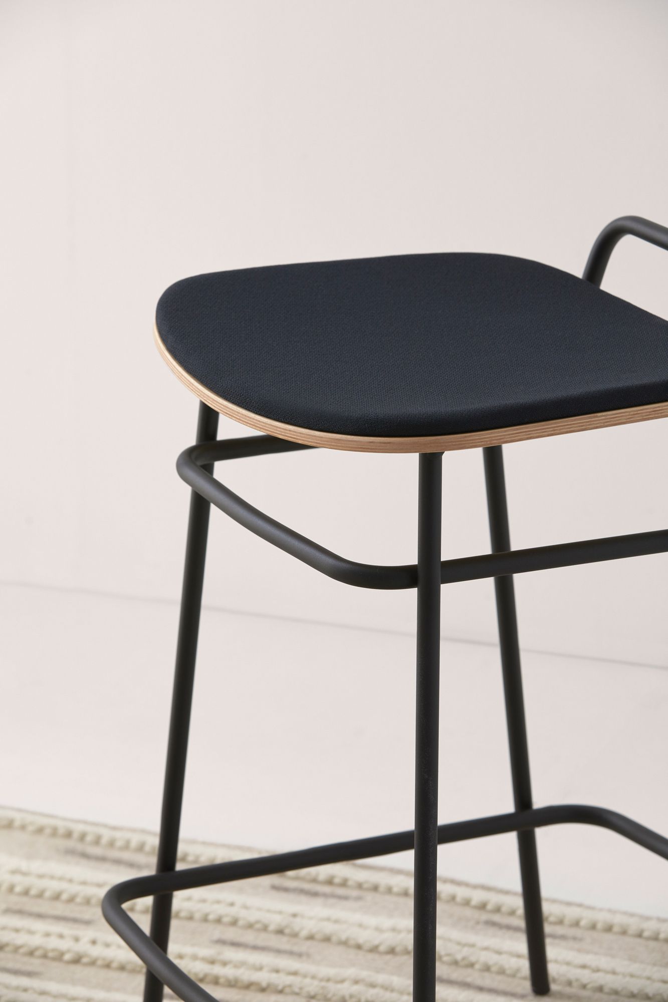 FOSCA High metal stool with padded seat By Blasco&Vila | design Francesc Rifé