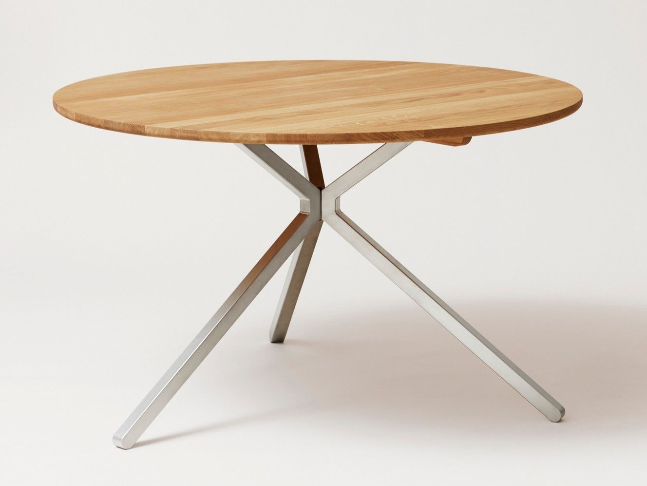 Round oak table with steel base FRISBEE Frisbee Collection By Form ...
