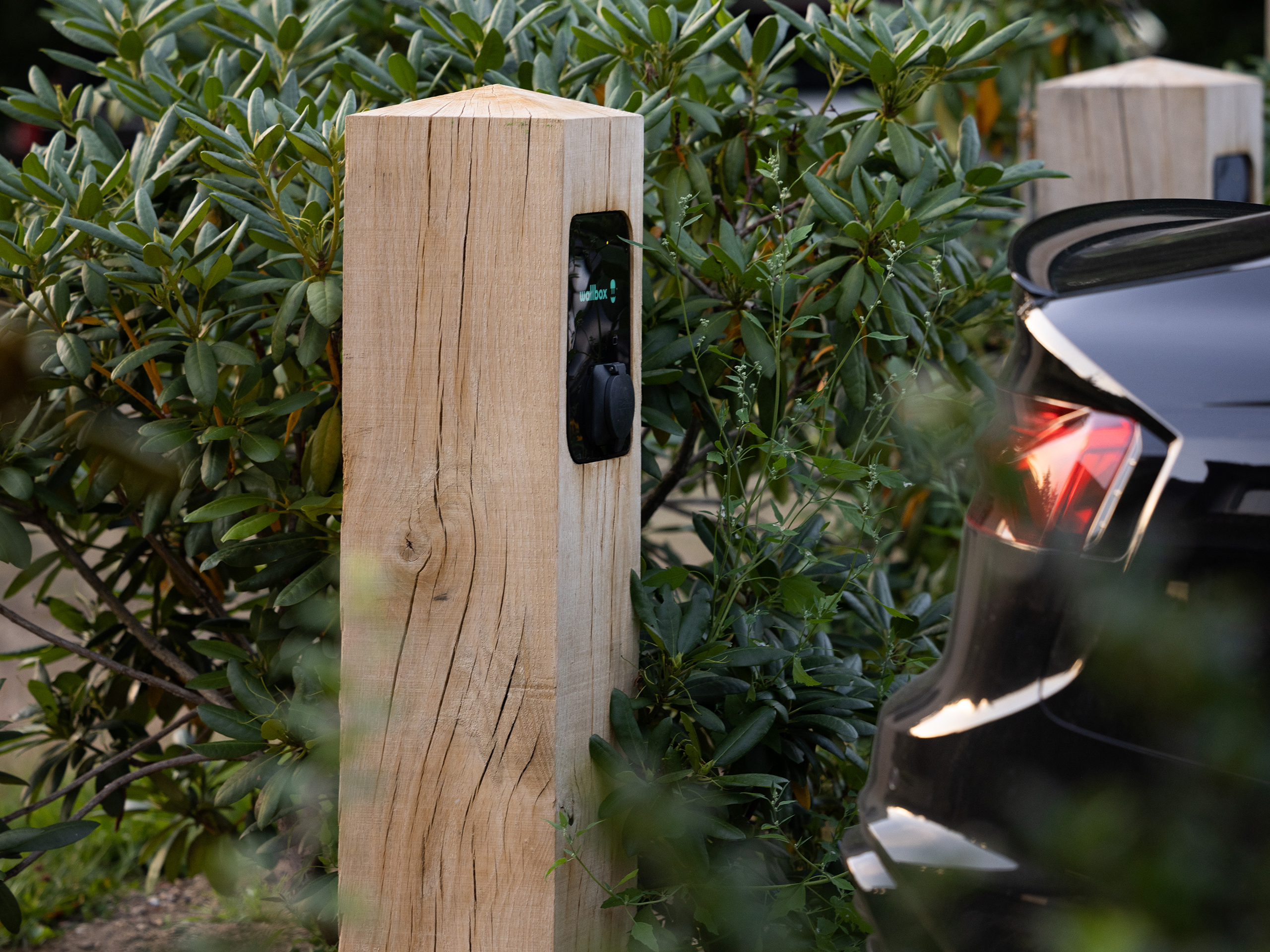 Colonnina di distribuzione elettrica per auto FUTURO - WALLBOX ...