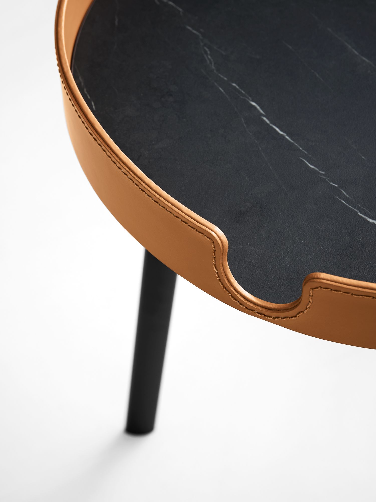 GABRI Round coffee table in leather and Neolith By Bolzan Letti | design Matteo Zorzenoni