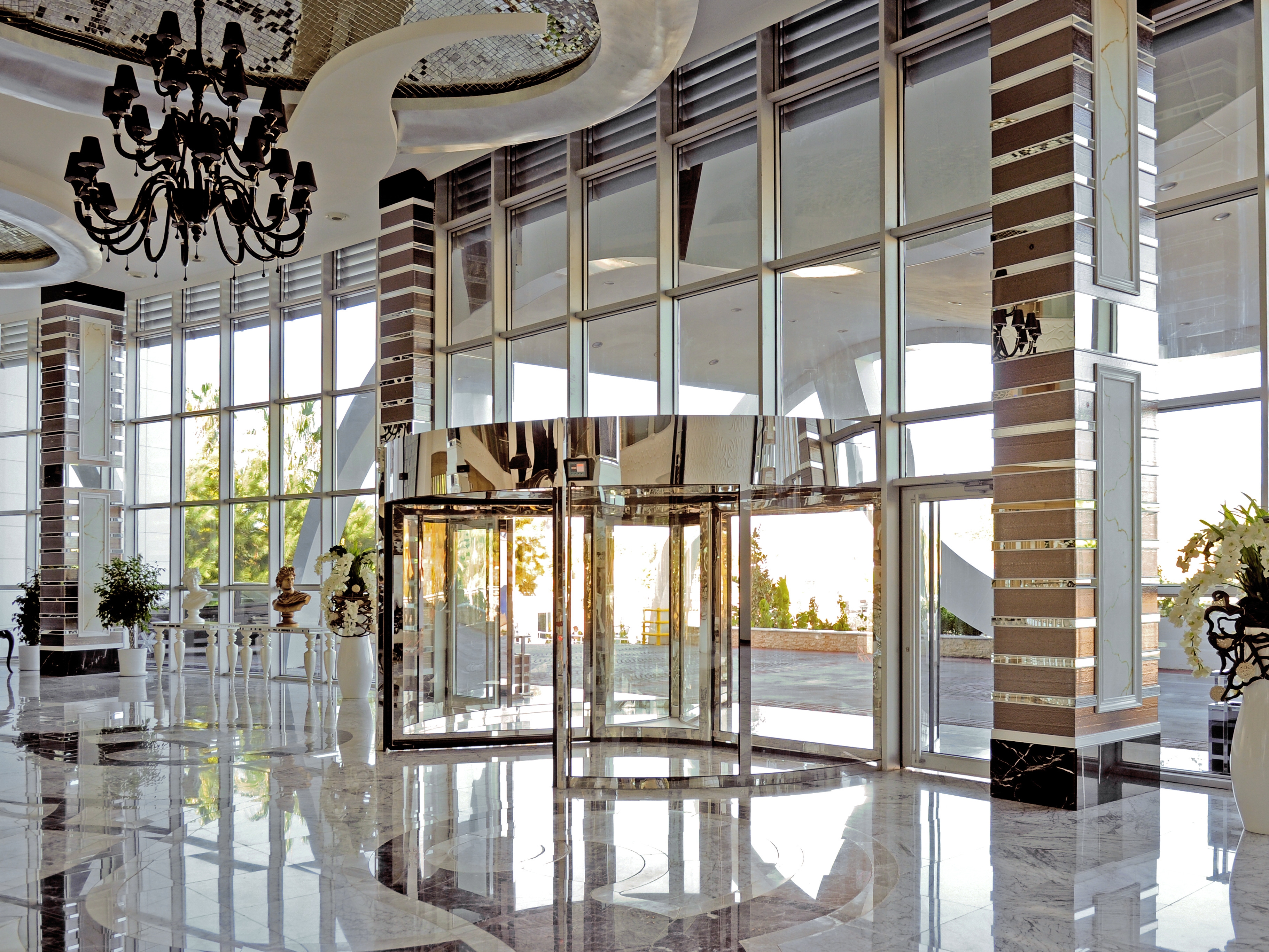 Automatic revolving door GEZE TSA 395 By GEZE