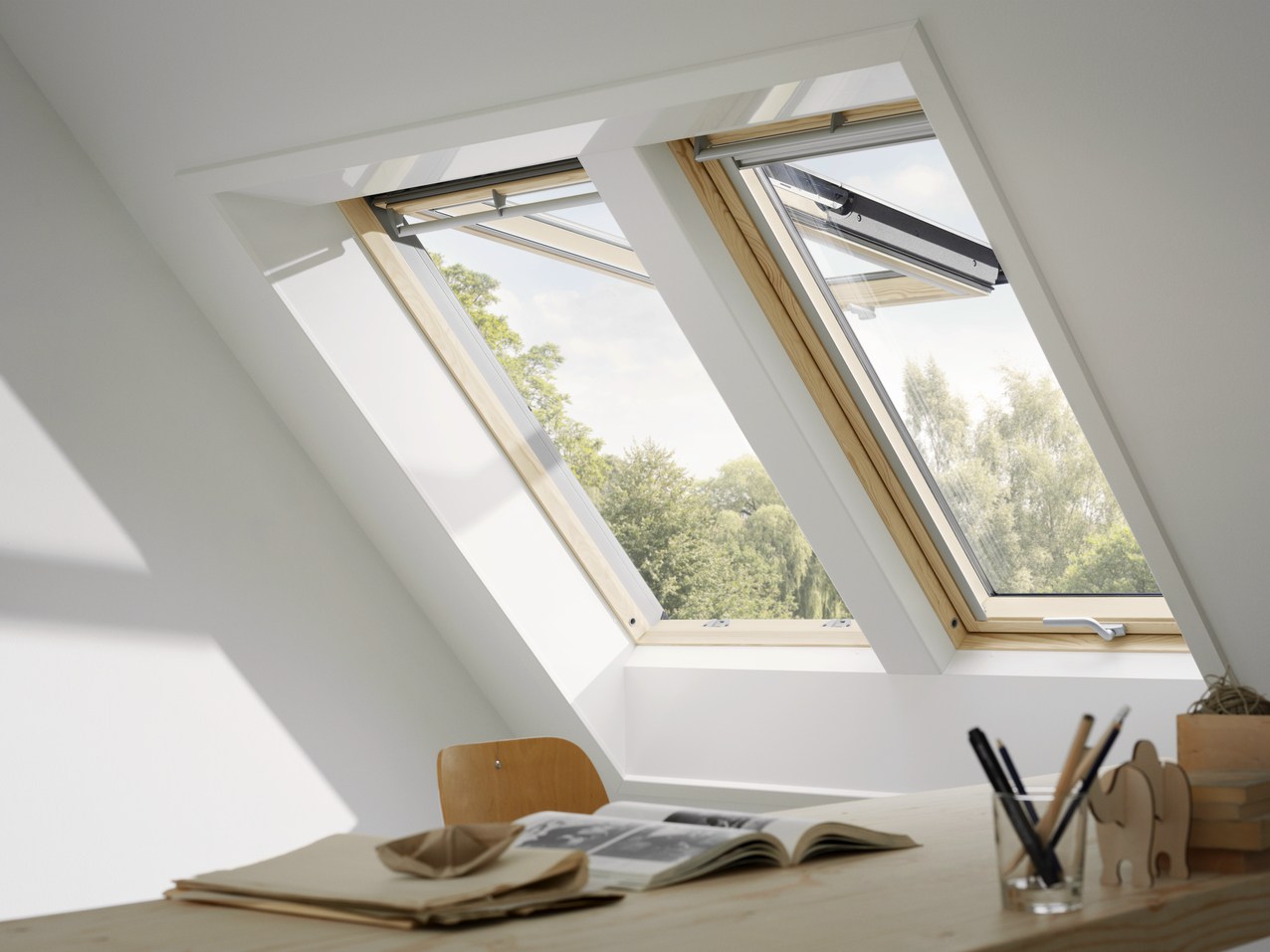 Manually operated wooden roof window GPL VELUX By Velux