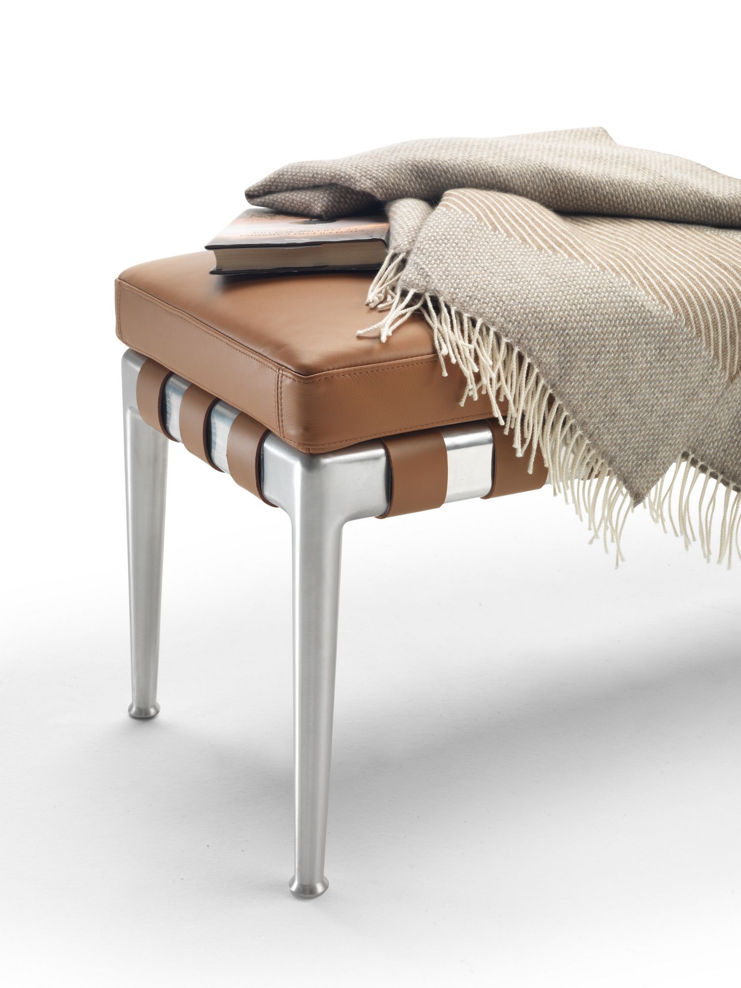 GREGORY Upholstered tanned leather bench By Flexform | design Antonio Citterio