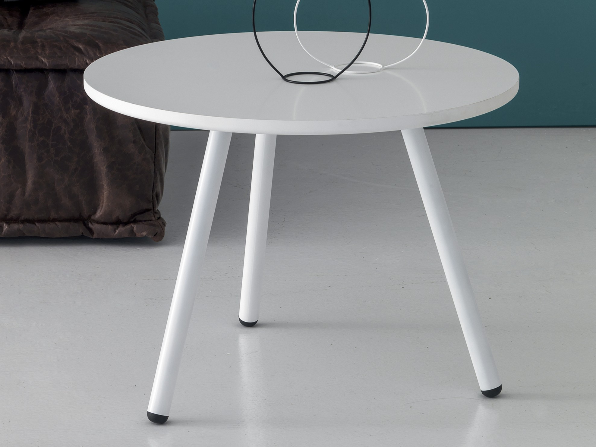 High side table Round melamine and metal high side table By DVO