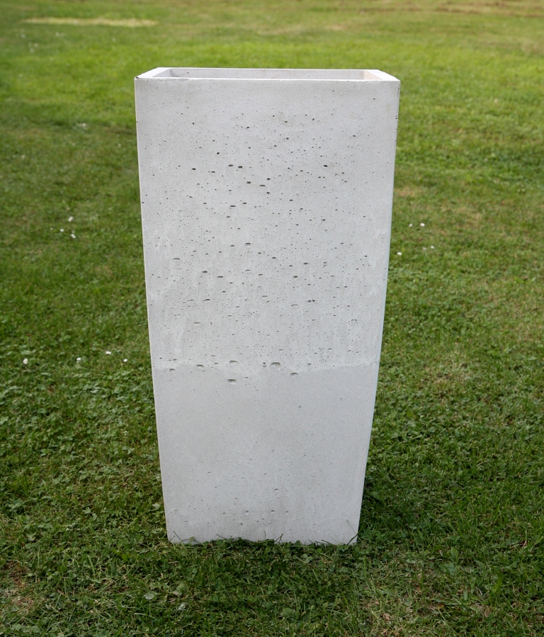 Concrete garden vase / vase HK By betton design Bronislav Javora