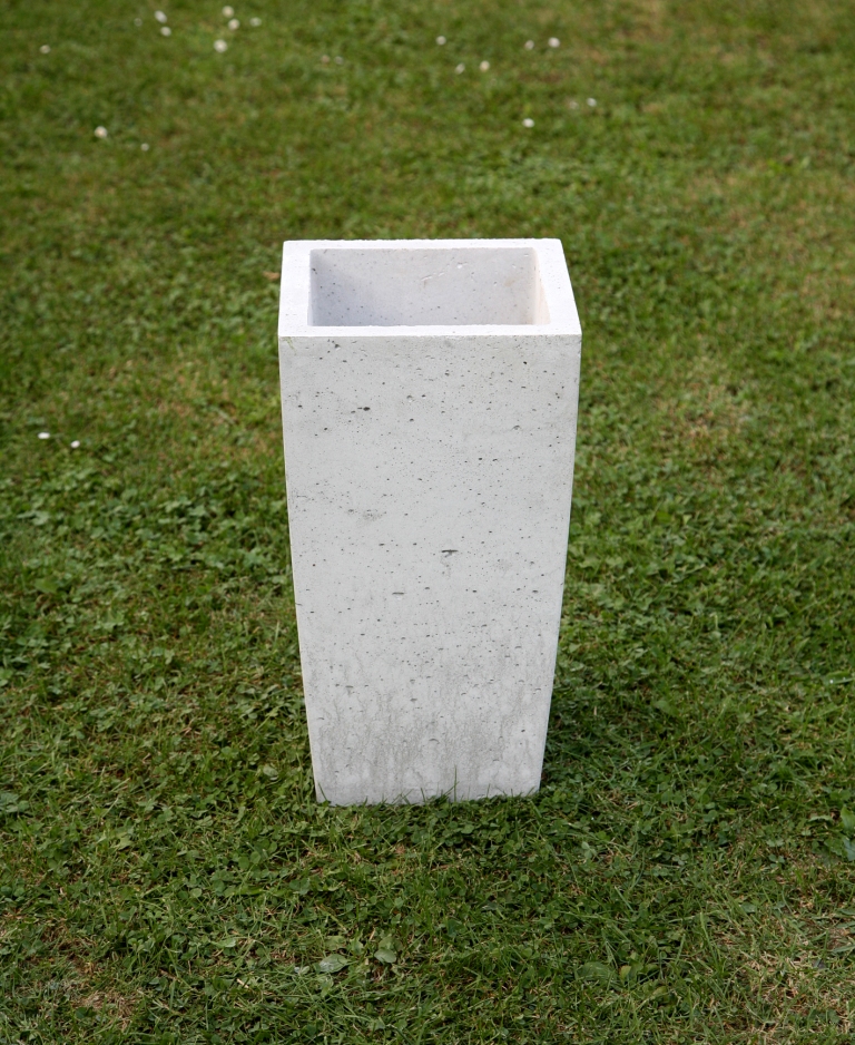 Concrete garden vase / vase HK By betton design Bronislav Javora