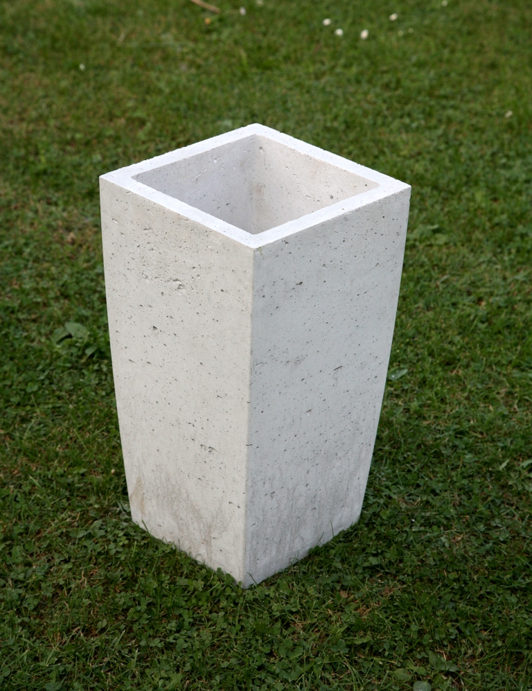 Concrete garden vase / vase HK By betton design Bronislav Javora