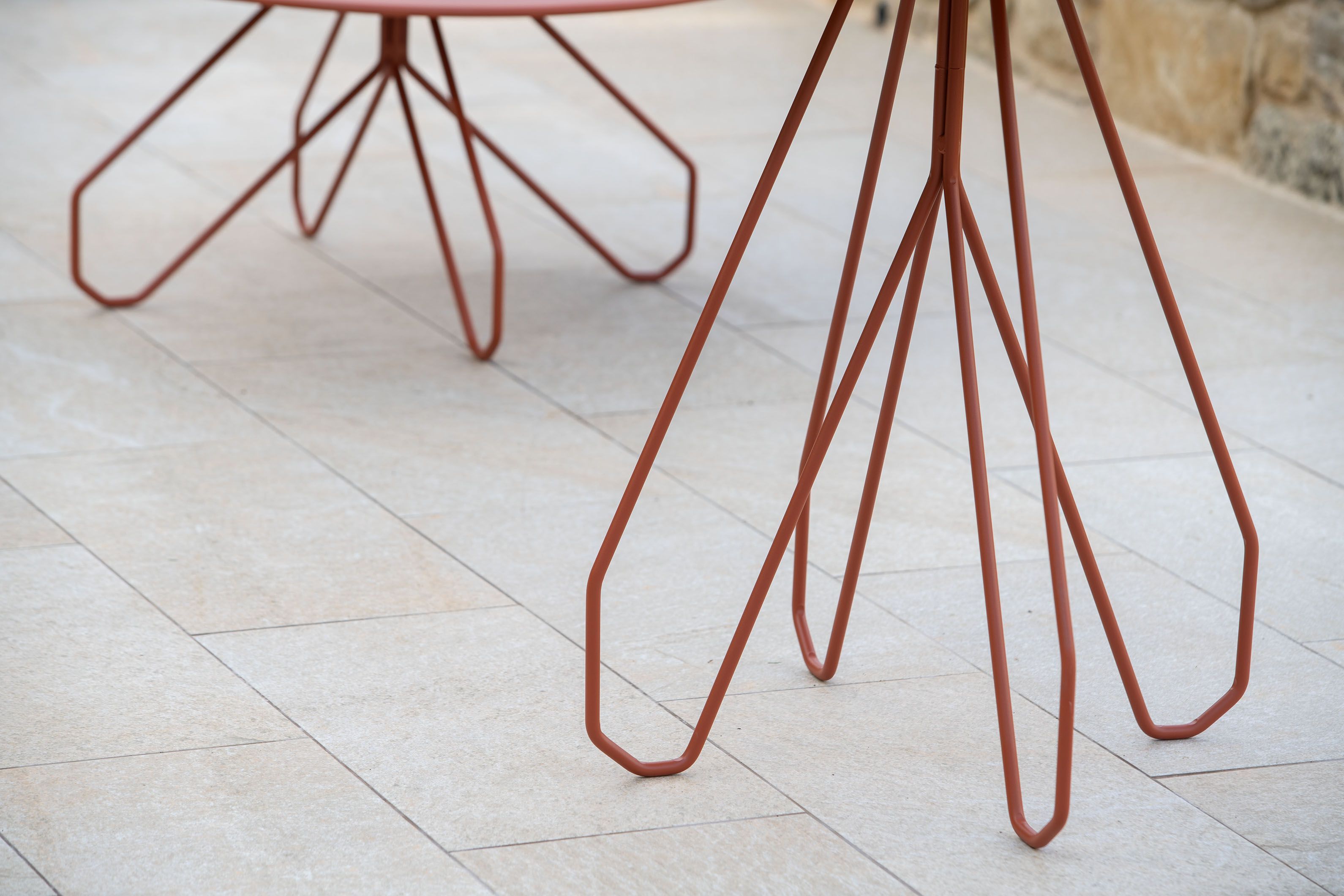 MARTINI Round powder coated steel garden table By ISIMAR