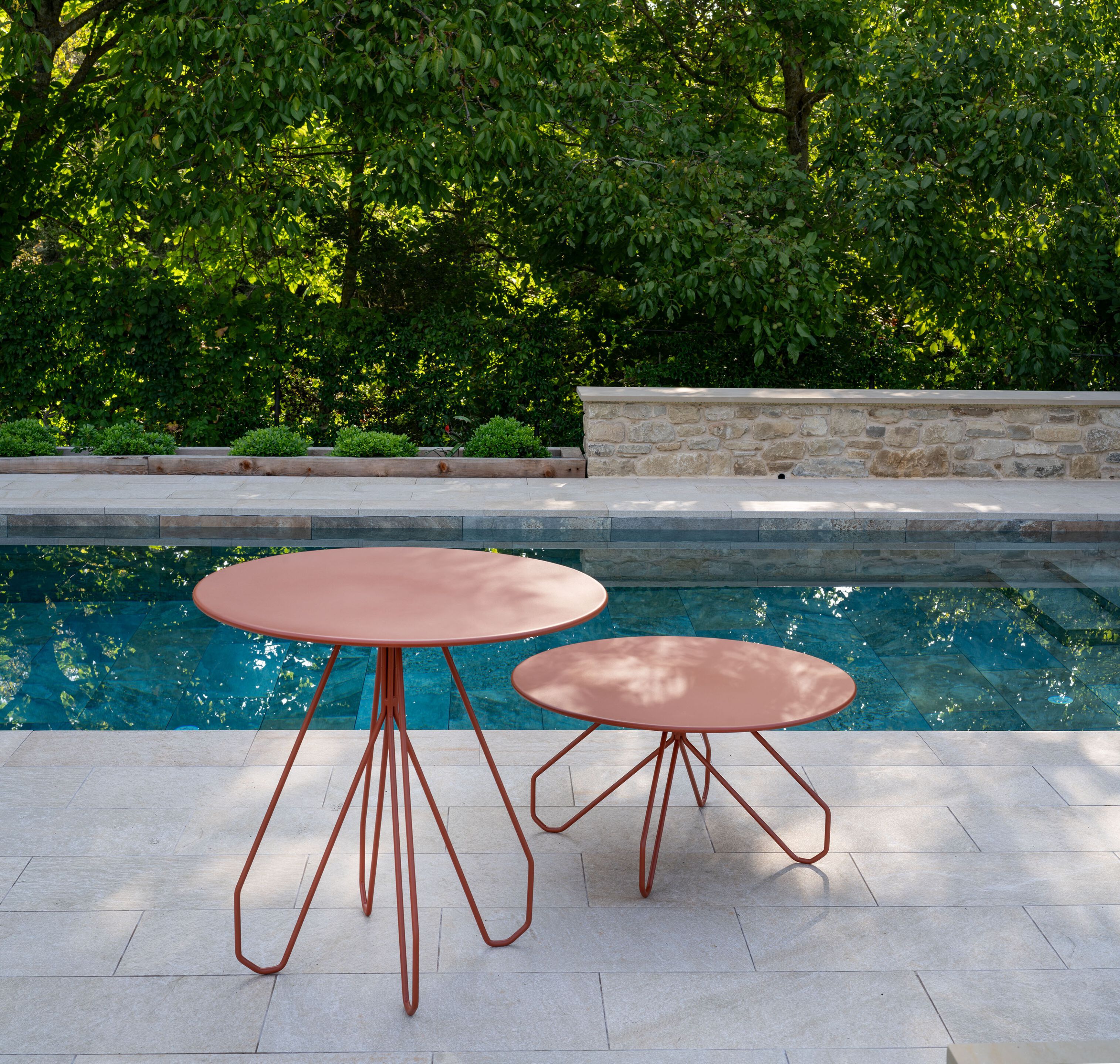 MARTINI Round powder coated steel garden table By ISIMAR