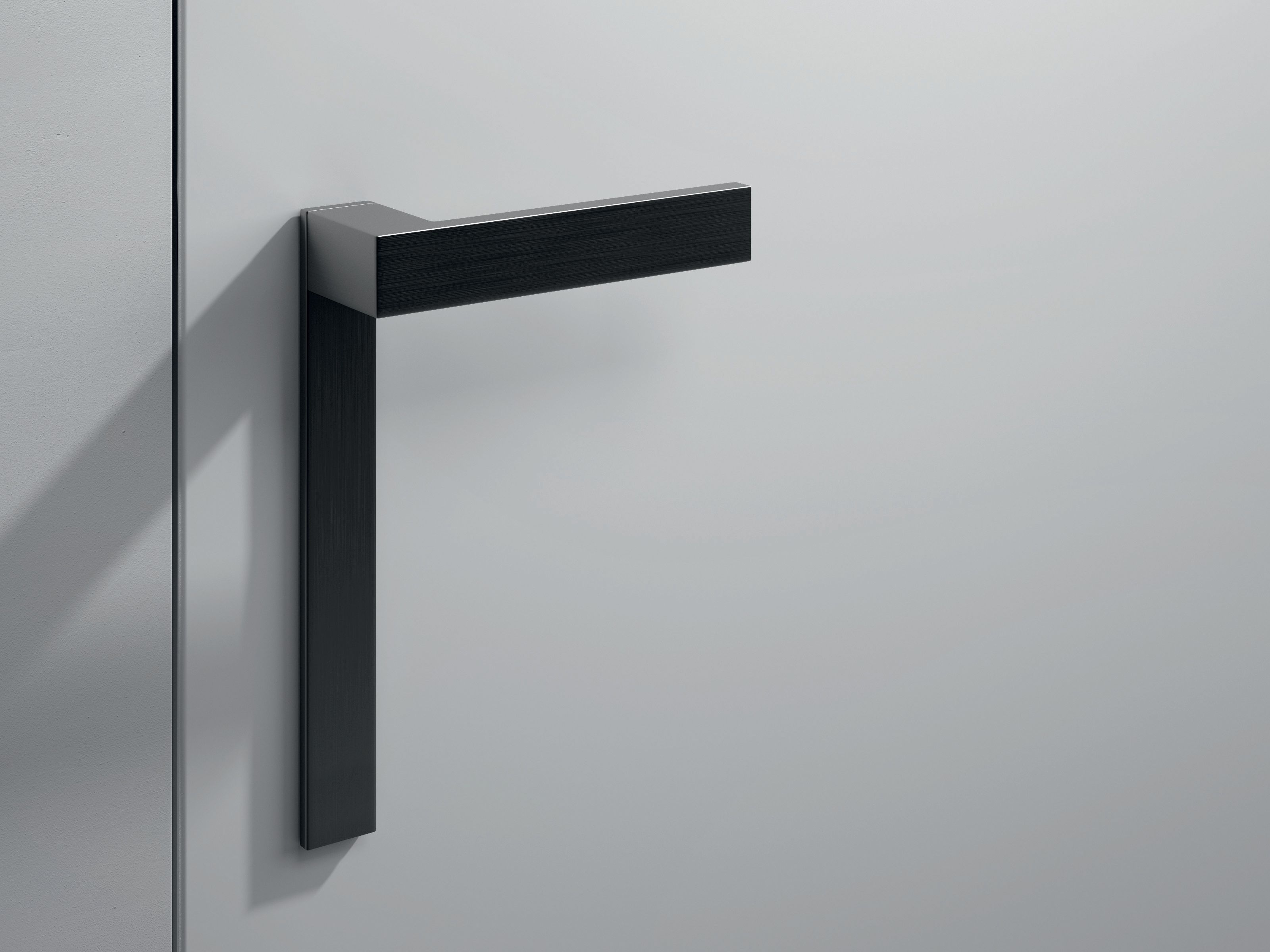 INFINITO Door handle on back plate By GAROFOLI