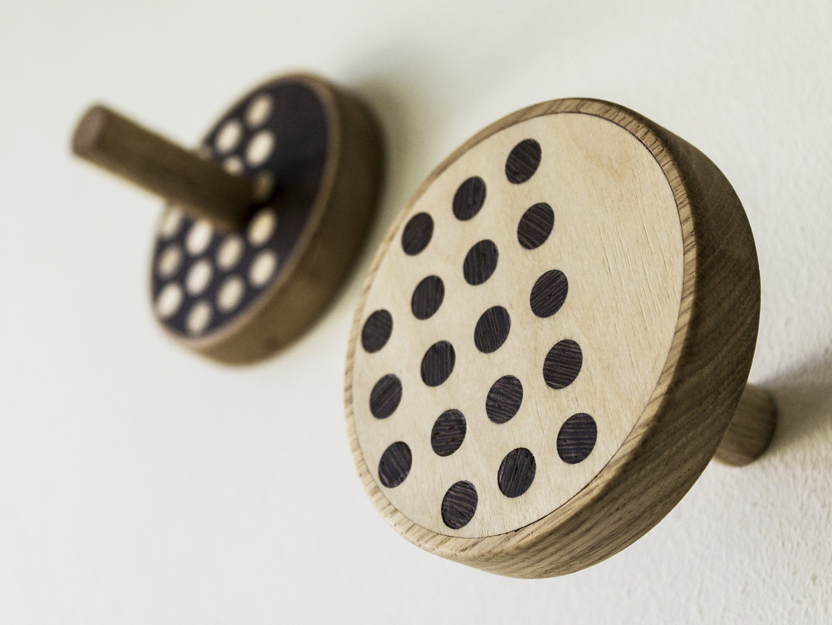 INVERSO POINT WARM Coat rack By LIGNIS®