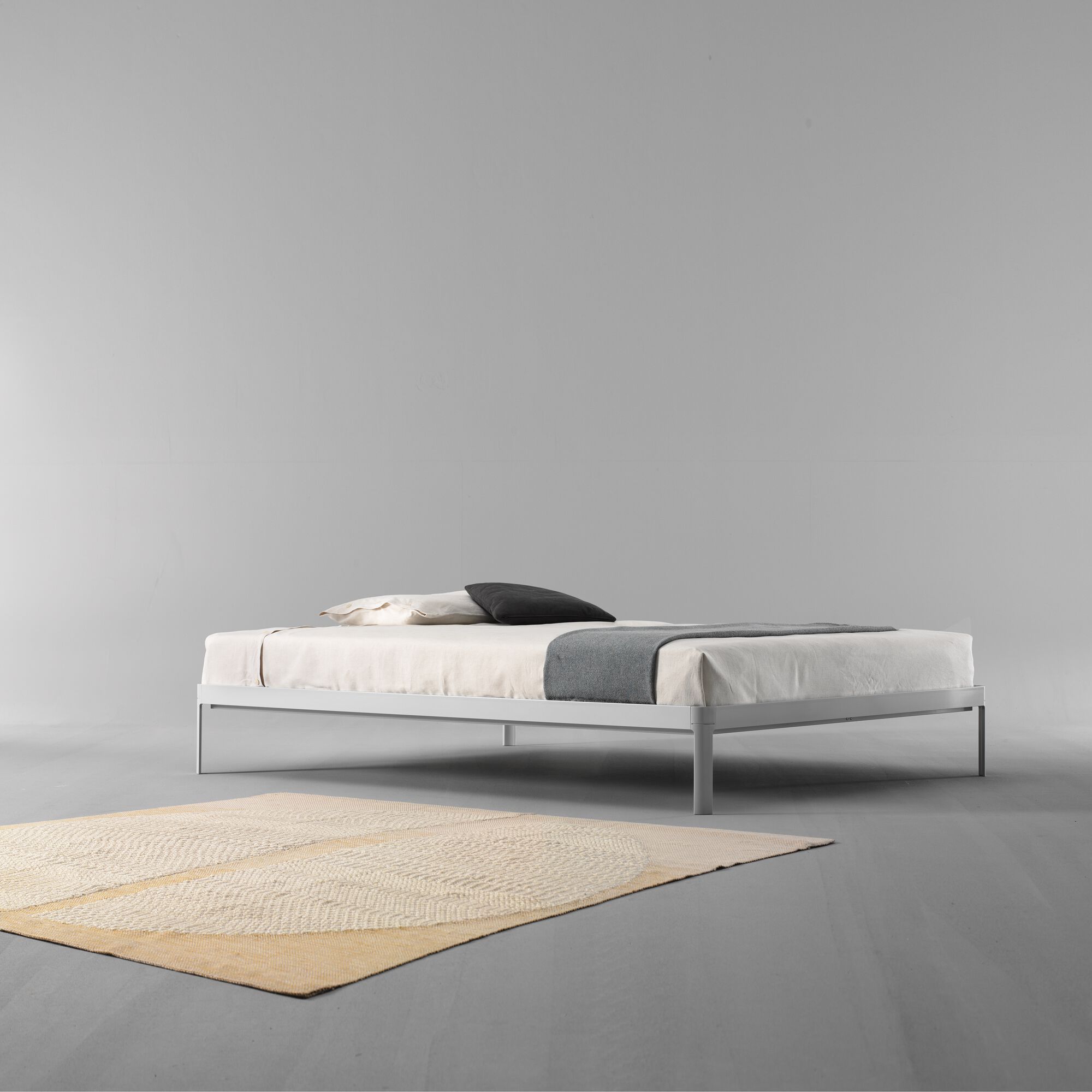 ALU MIN SOMMIER Bed By isOnAir