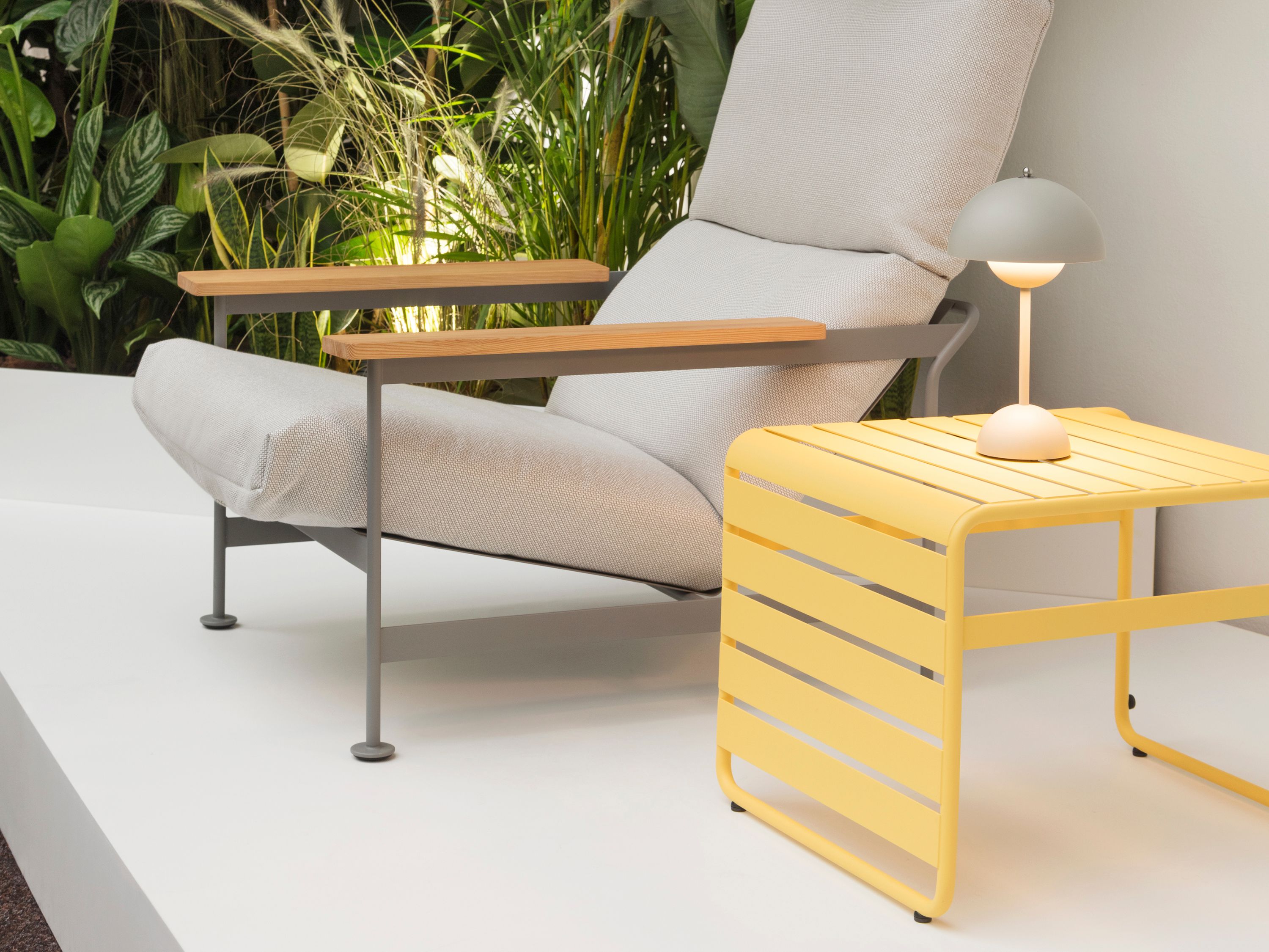 JUGO | Garden side table By prostoria design Numen / For Use