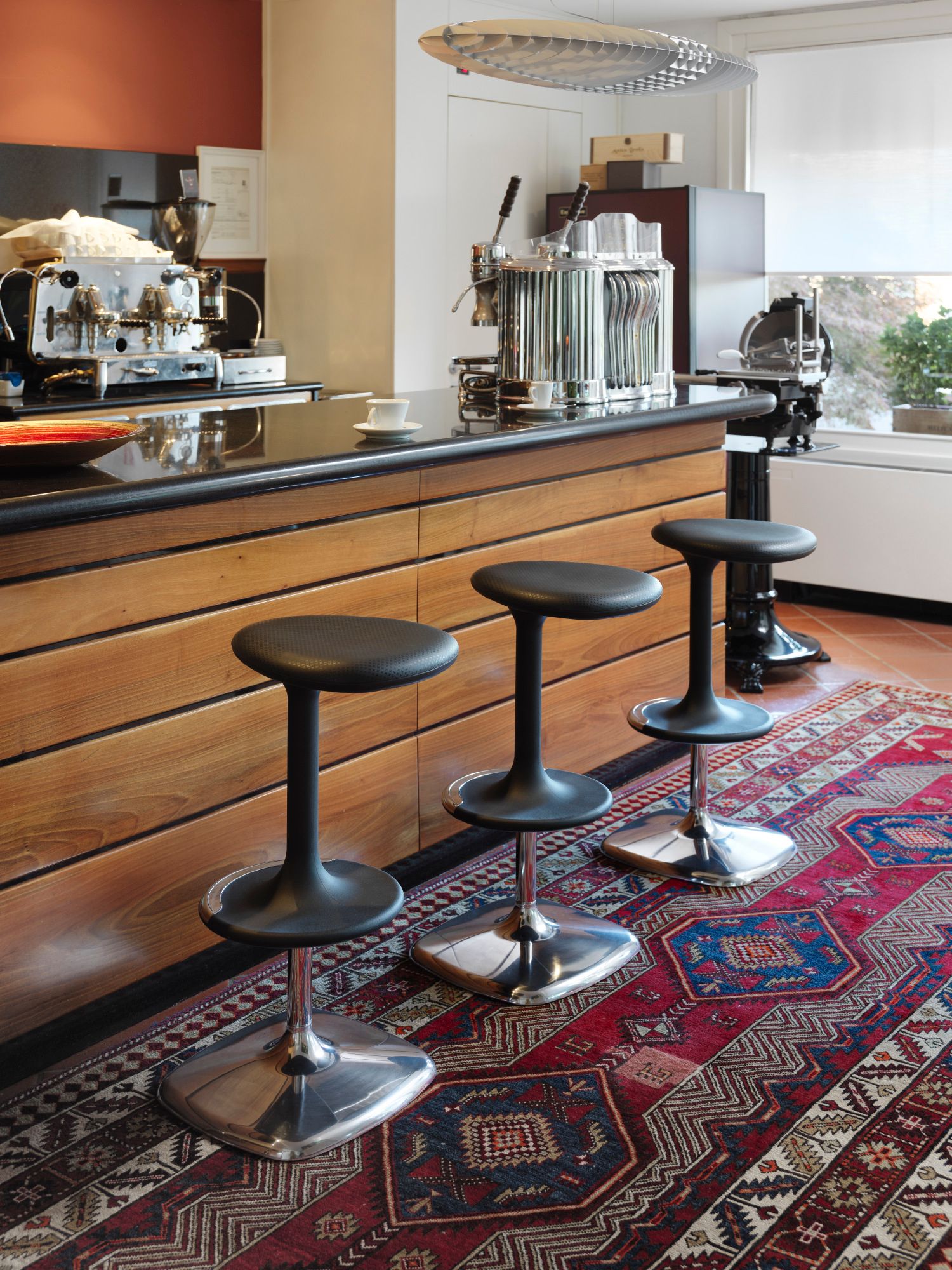 KANT LIFT 凳子 By Casamania & Horm | design Karim Rashid