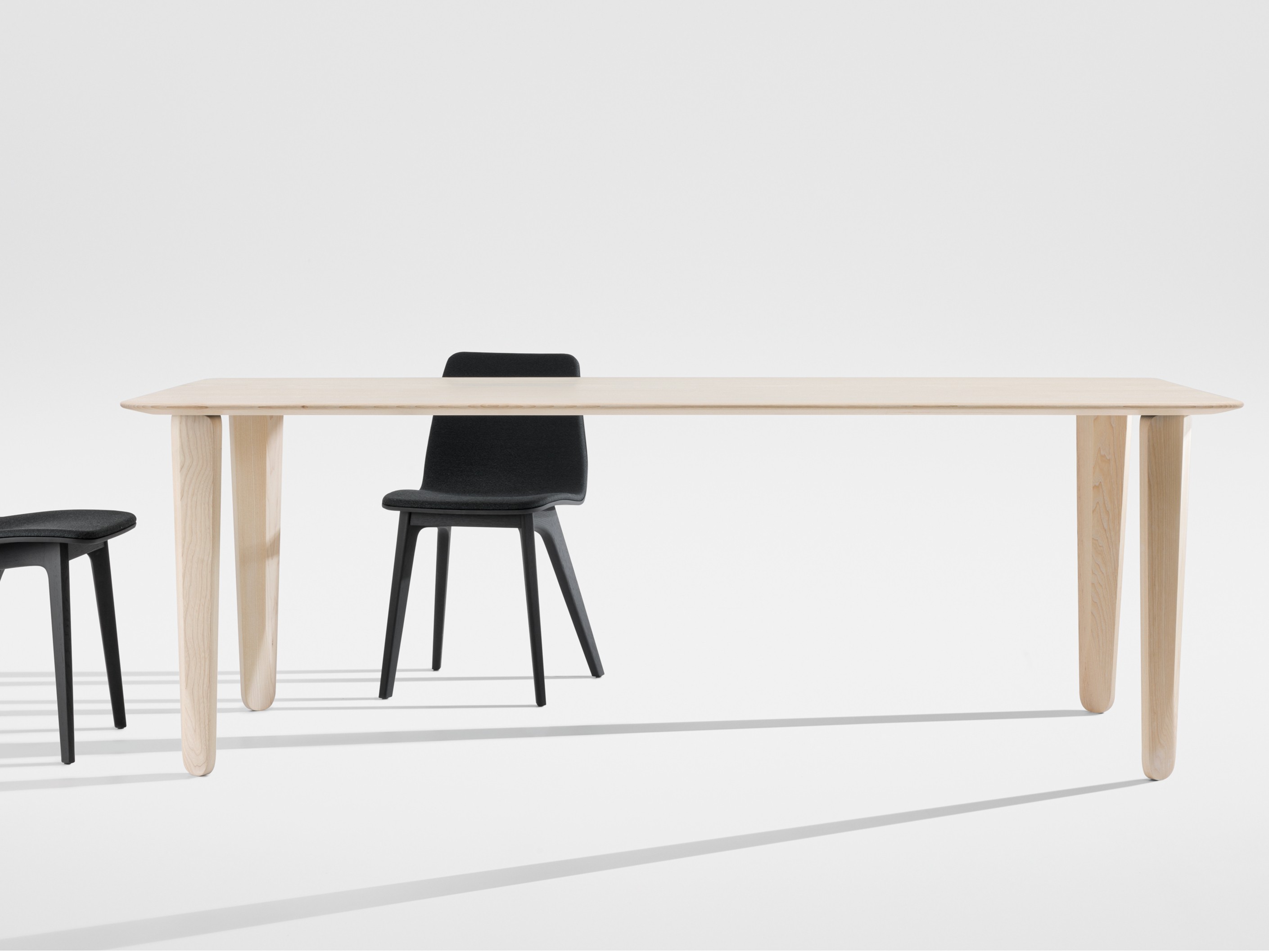 KUYU DINE Rectangular solid wood dining table By ZEITRAUM