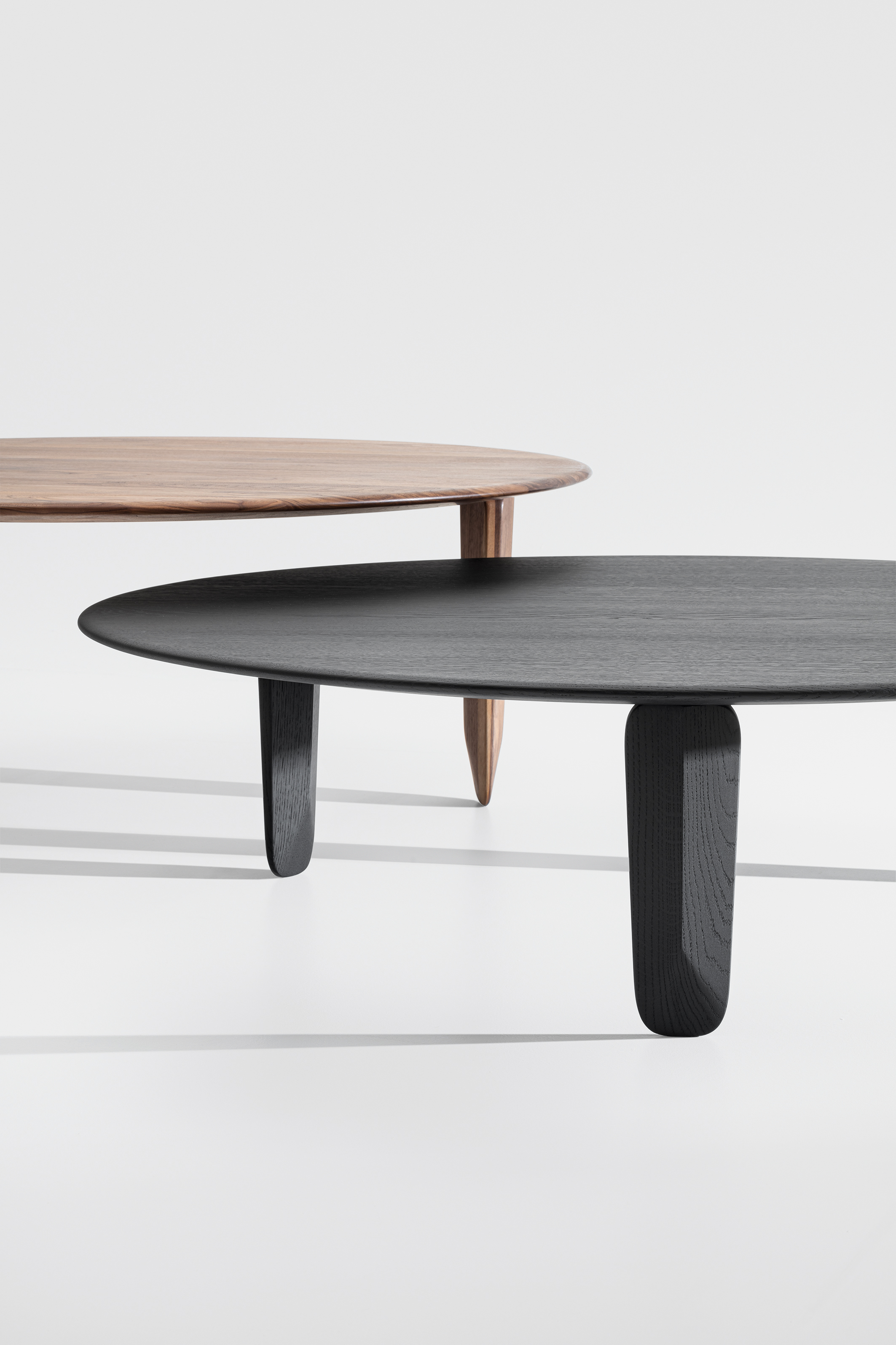 KUYU Low round solid wood coffee table By ZEITRAUM | design Formstelle