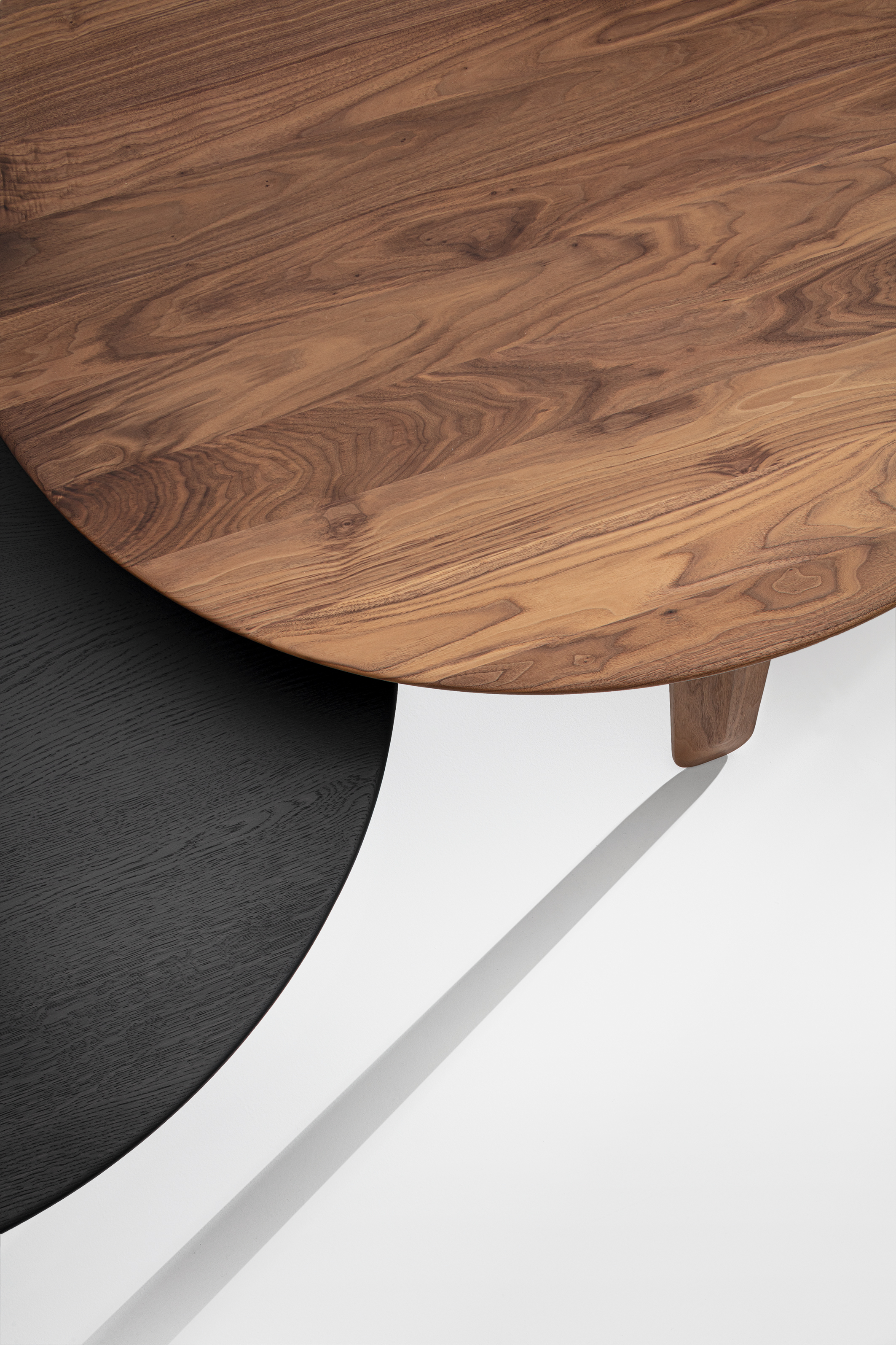 KUYU Low round solid wood coffee table By ZEITRAUM | design Formstelle