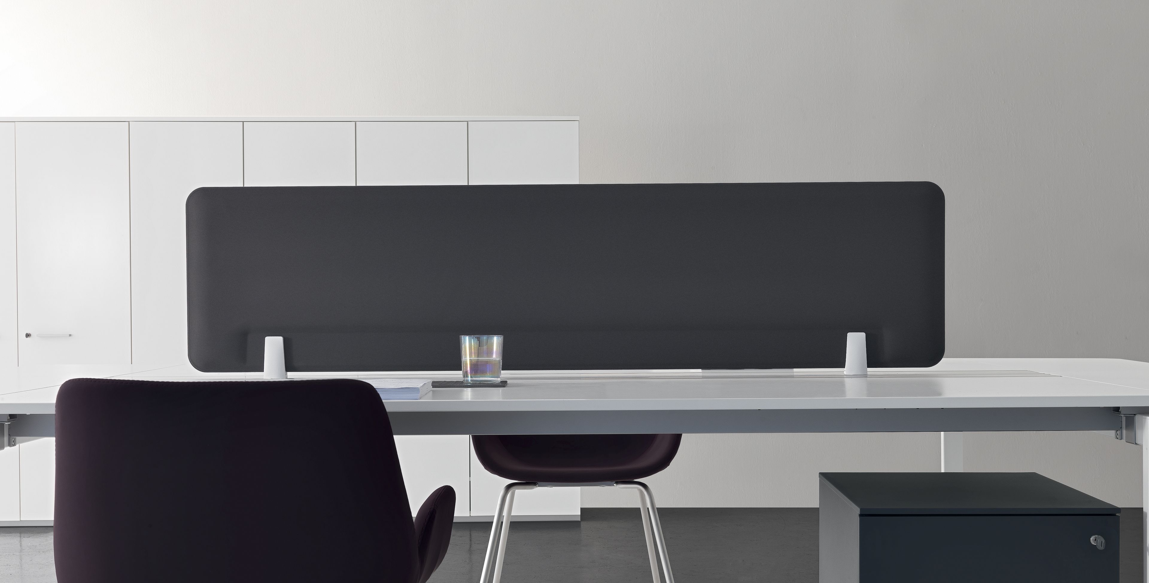 FRONTAL PANELS&SCREENS Modular melamine desktop partition By DVO