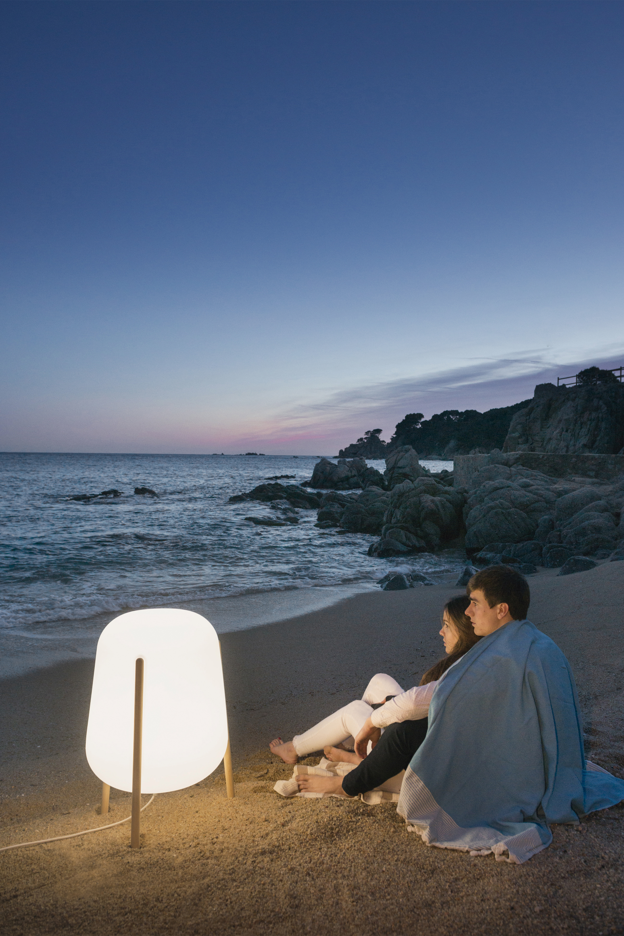 LLUM LED polyethylene floor lamp By Calma | design CrousCalogero