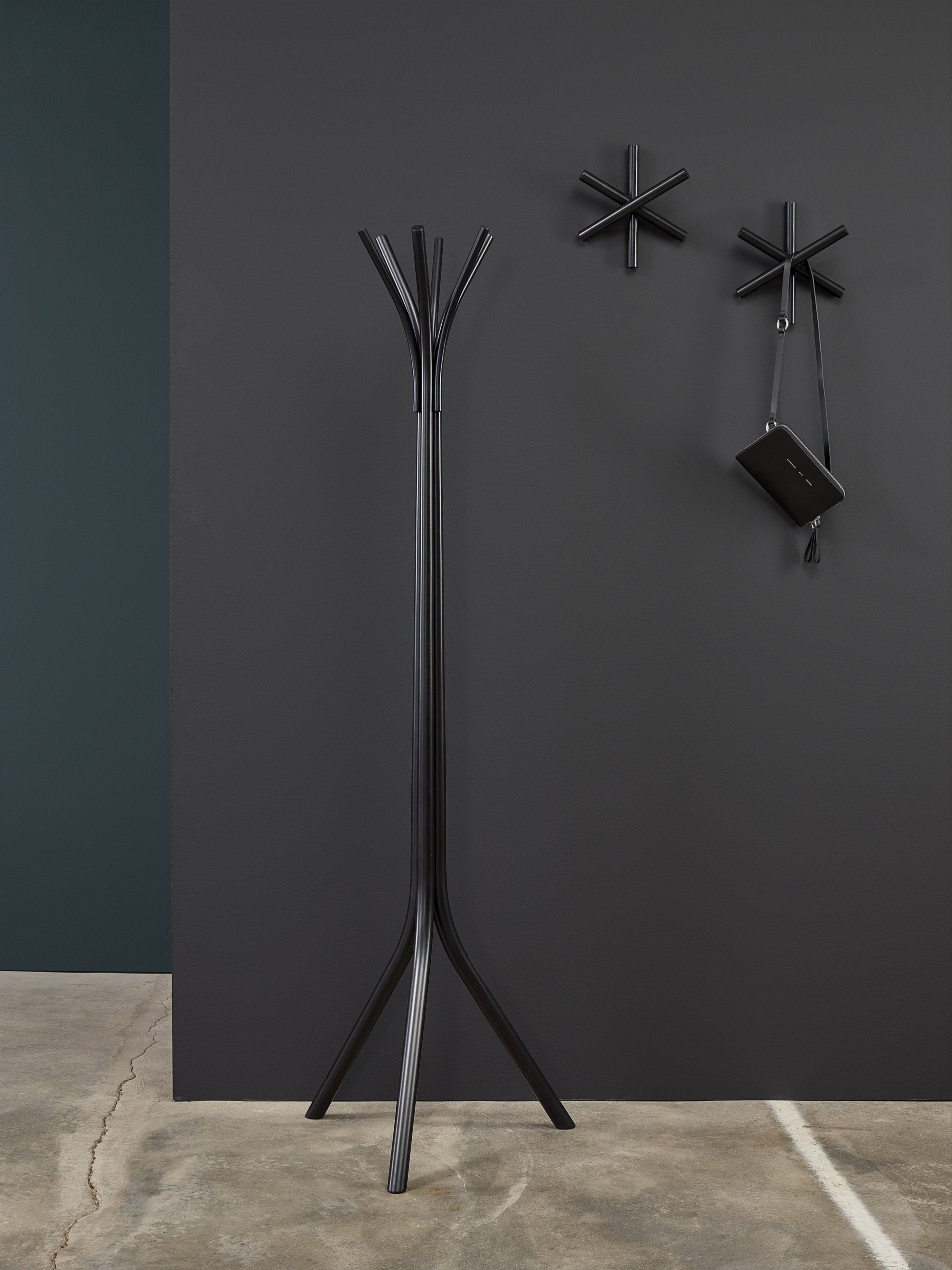 LOGS Coat rack By TON