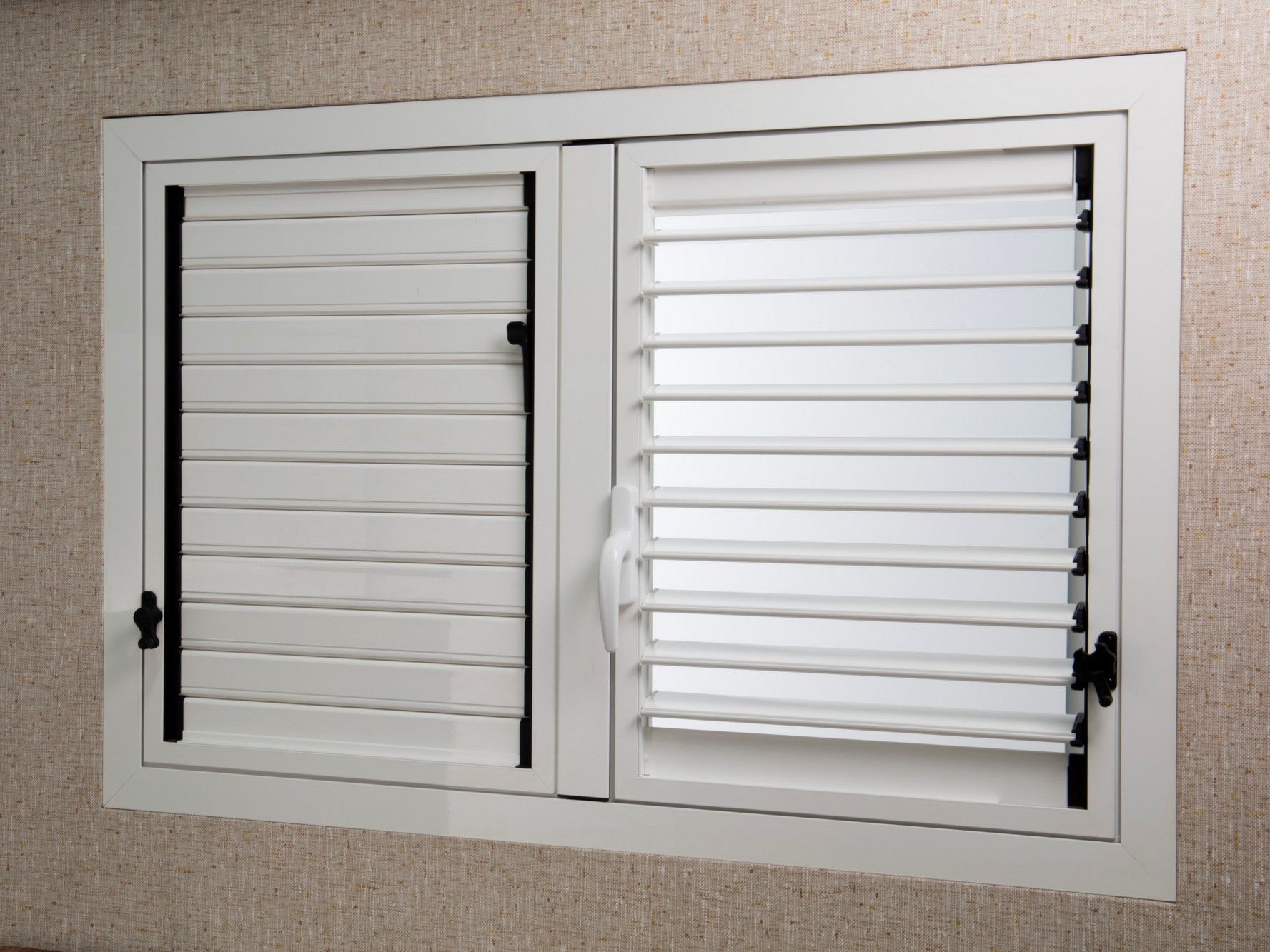 Volet persienné en aluminium à lames orientables LUXOR MINIMAL ...