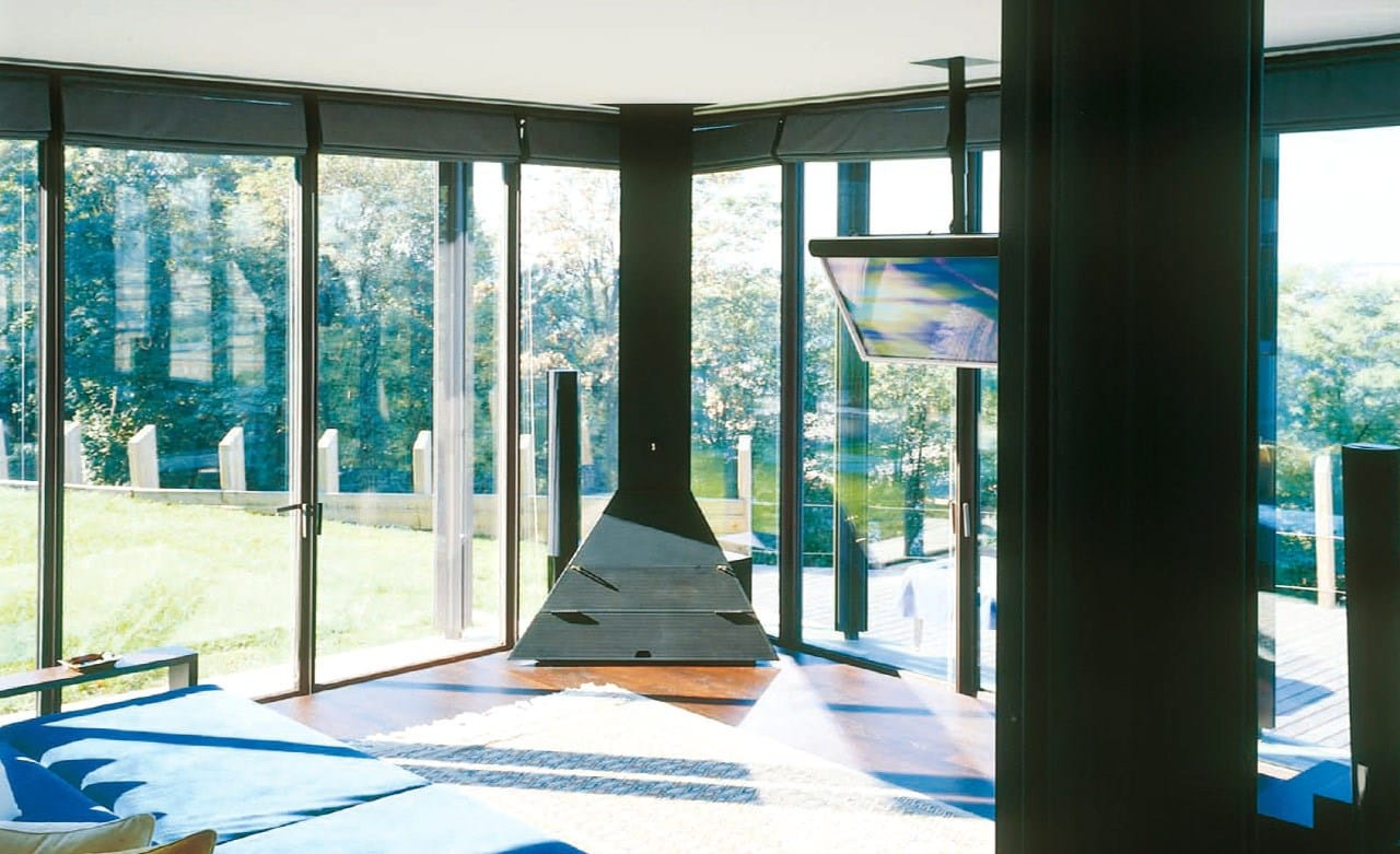 M55 | Horizontally pivoted window By Capoferri Serramenti