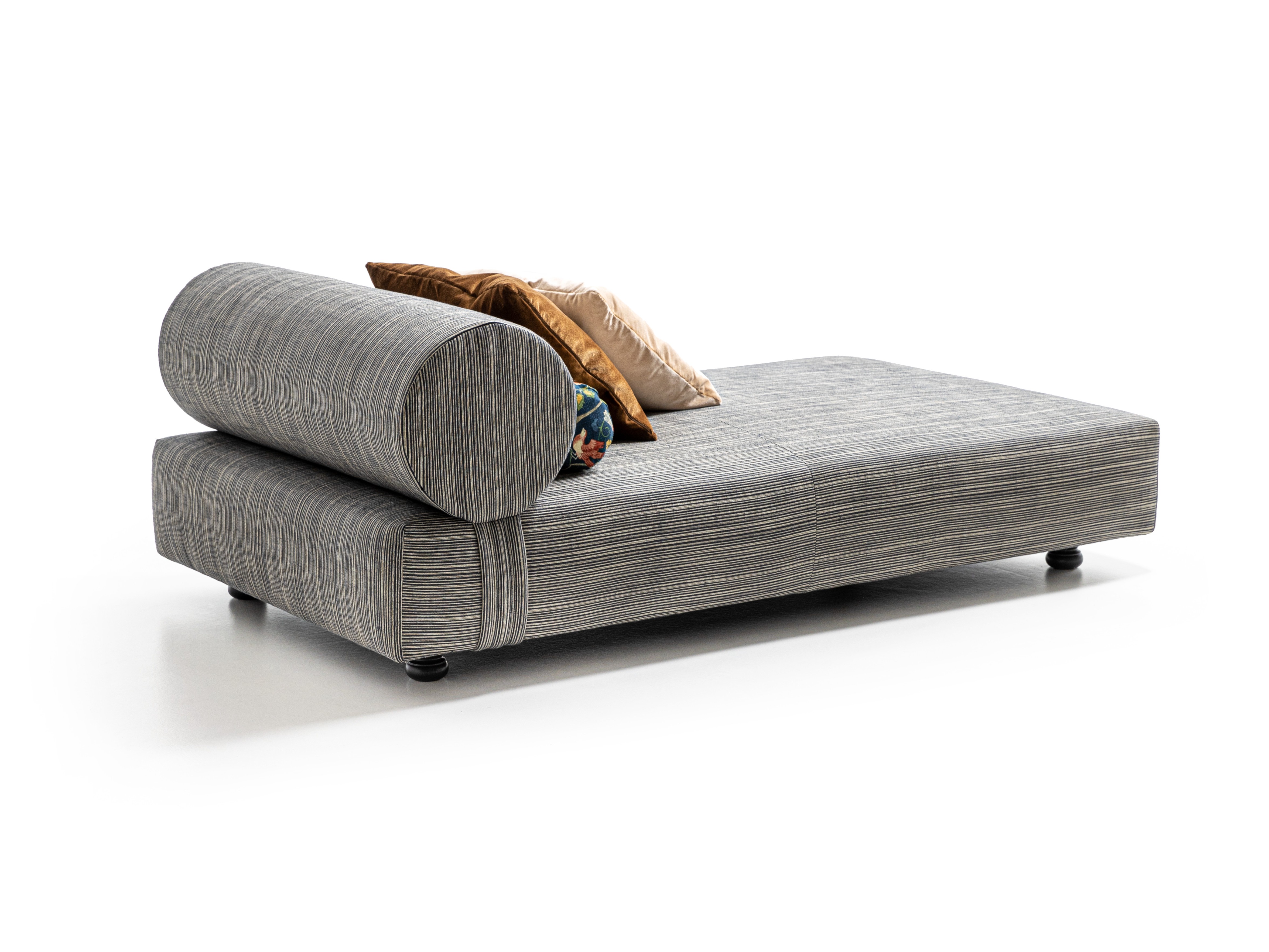 SALON NANÀ Fabric day bed By Moroso | design Annabel Karim Kassar