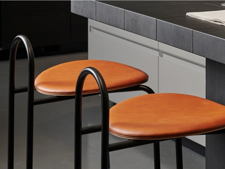 MICHELLE High stool with footrest By SP01 | design Tim Rundle