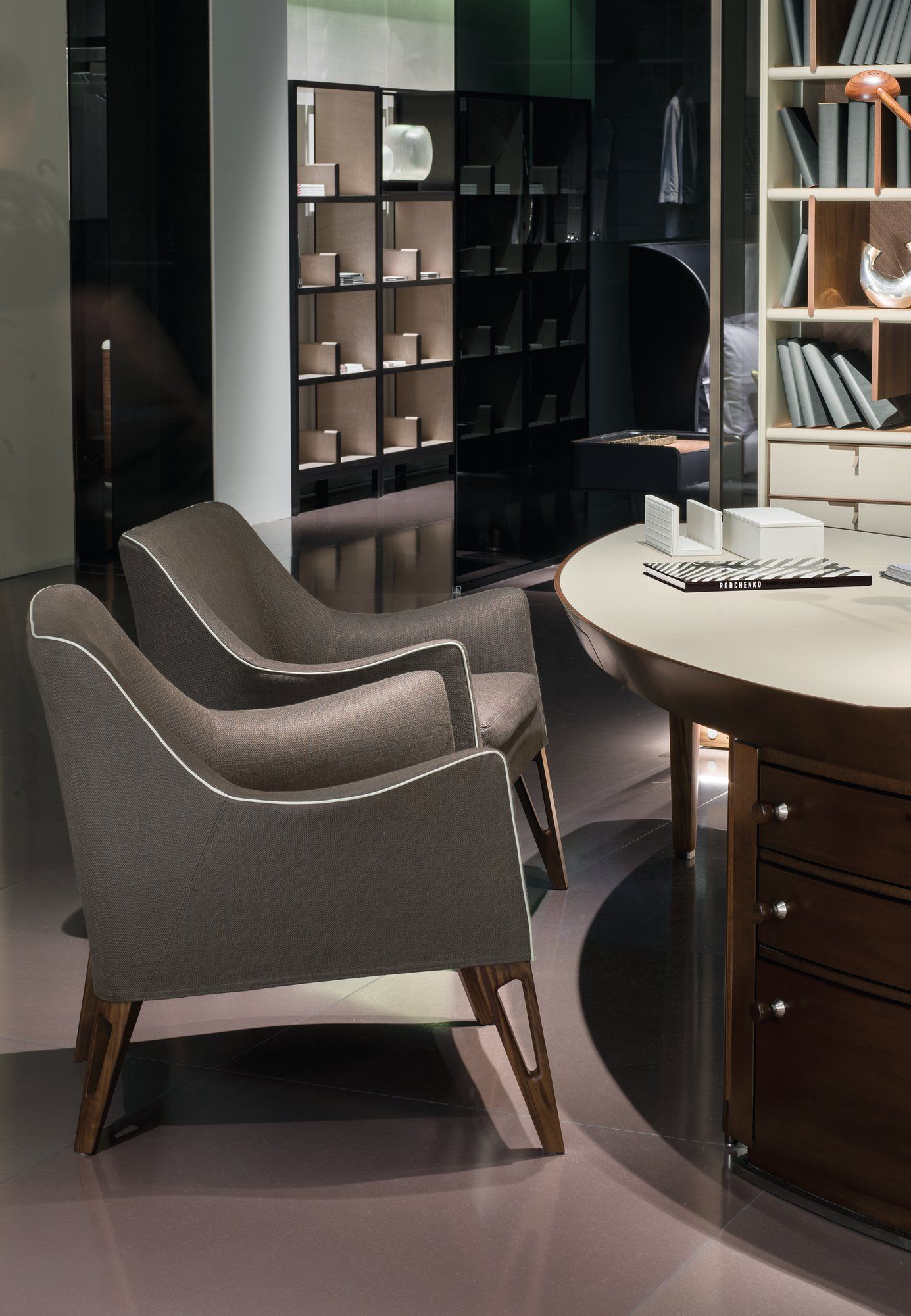MOBIUS Leather easy chair with armrests By Giorgetti | design Umberto ...