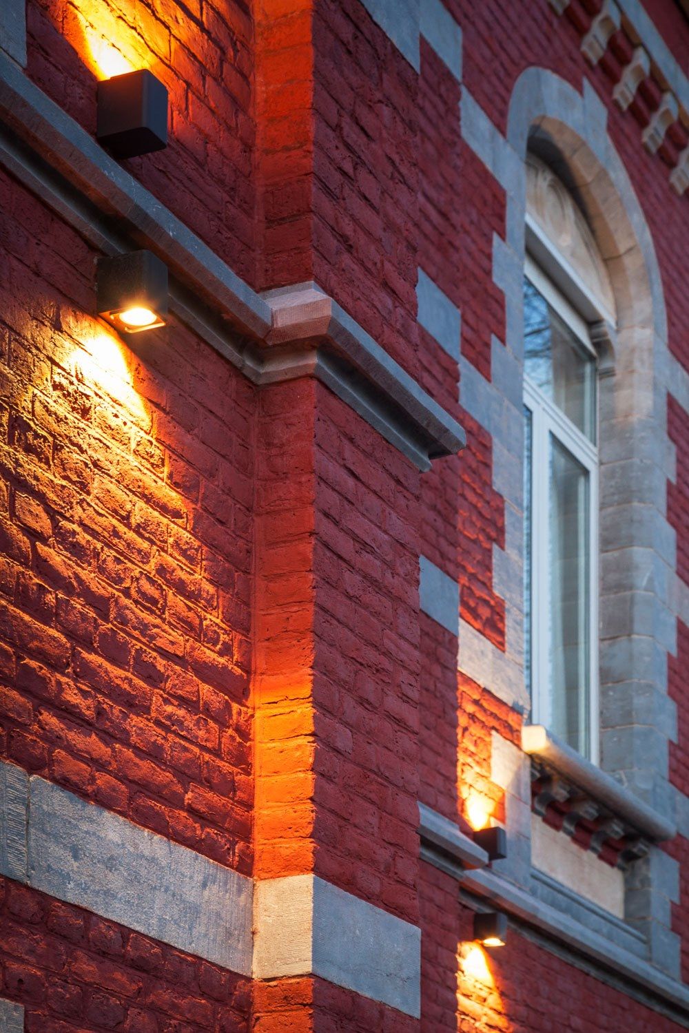 MOMBA | LED Outdoor wall Lamp By Delta Light