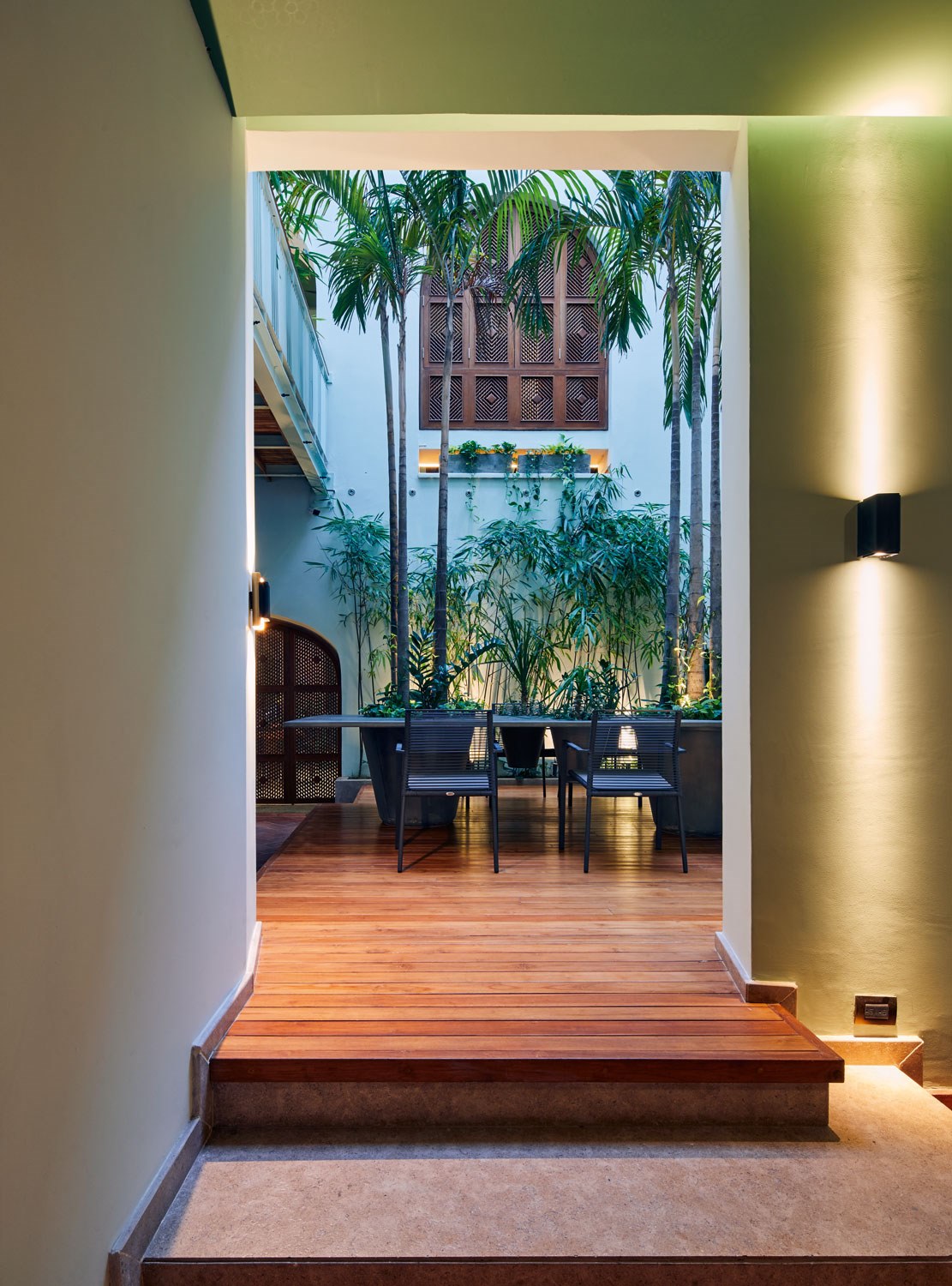 MOMBA | LED Outdoor wall Lamp By Delta Light