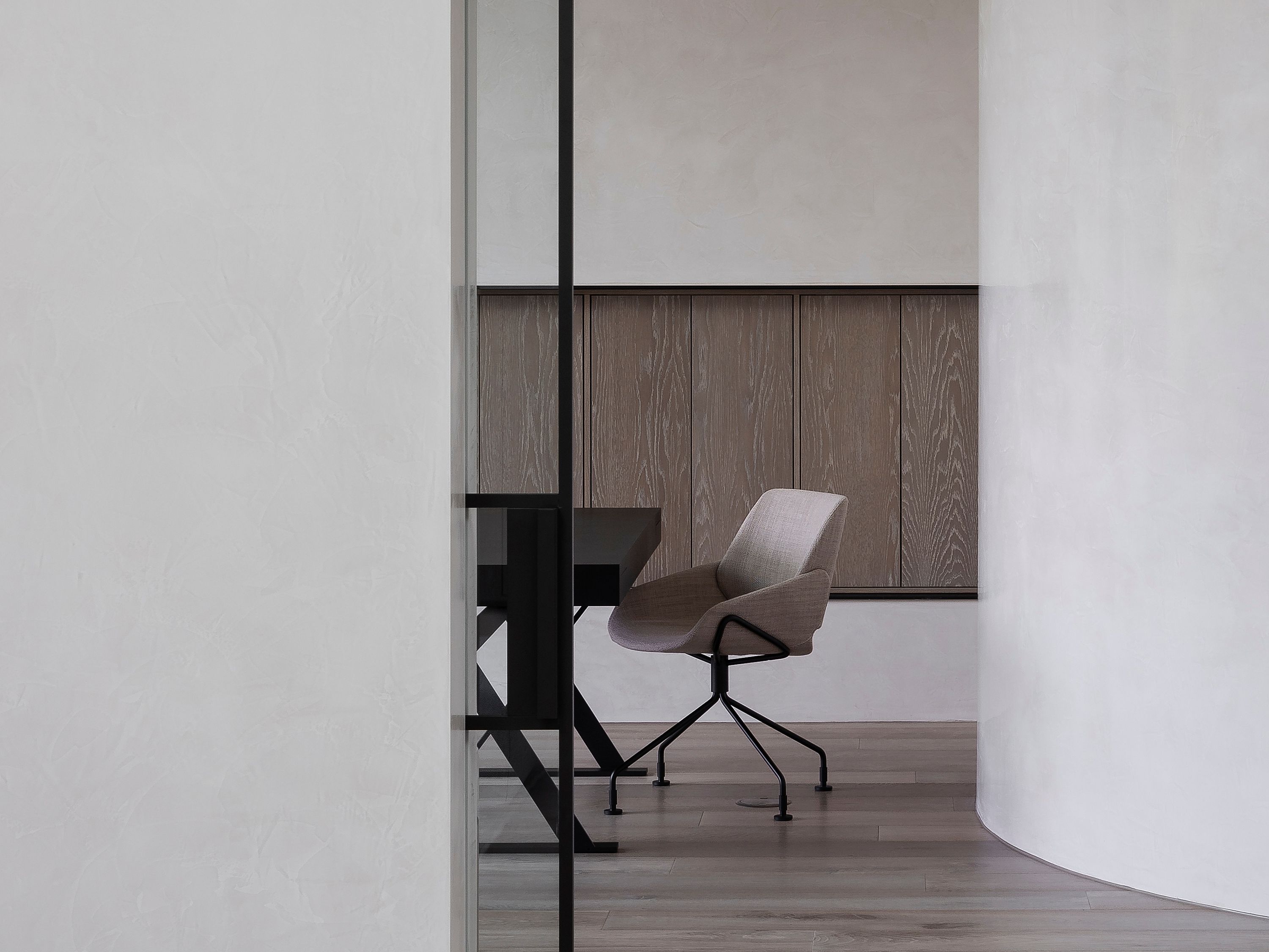 MONK Fabric chair with armrests By Prostoria | design Grupa Studio