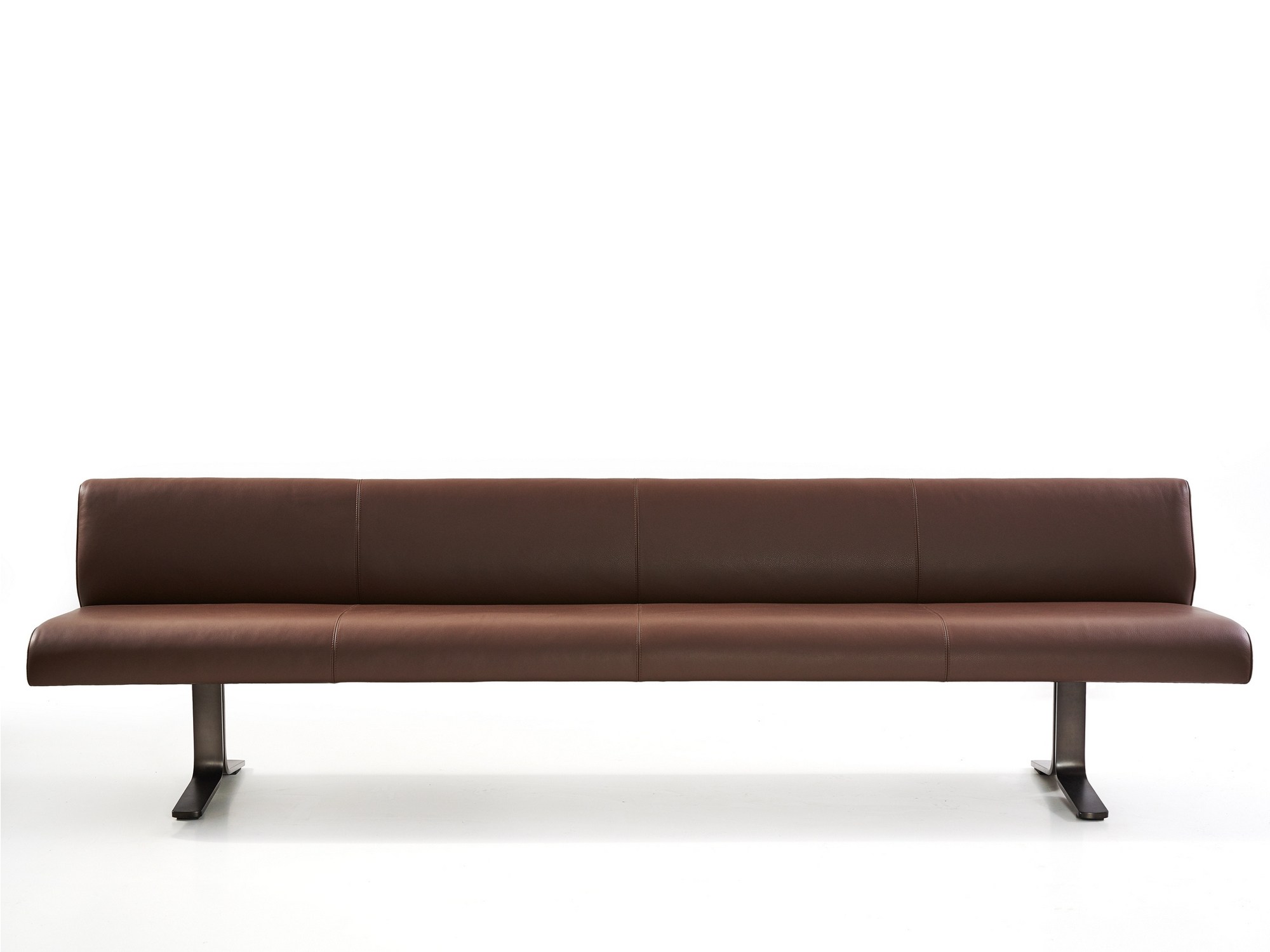 MOUNT Sitzbank aus Leder mit Rückenlehne By MORE | design Gil Coste
