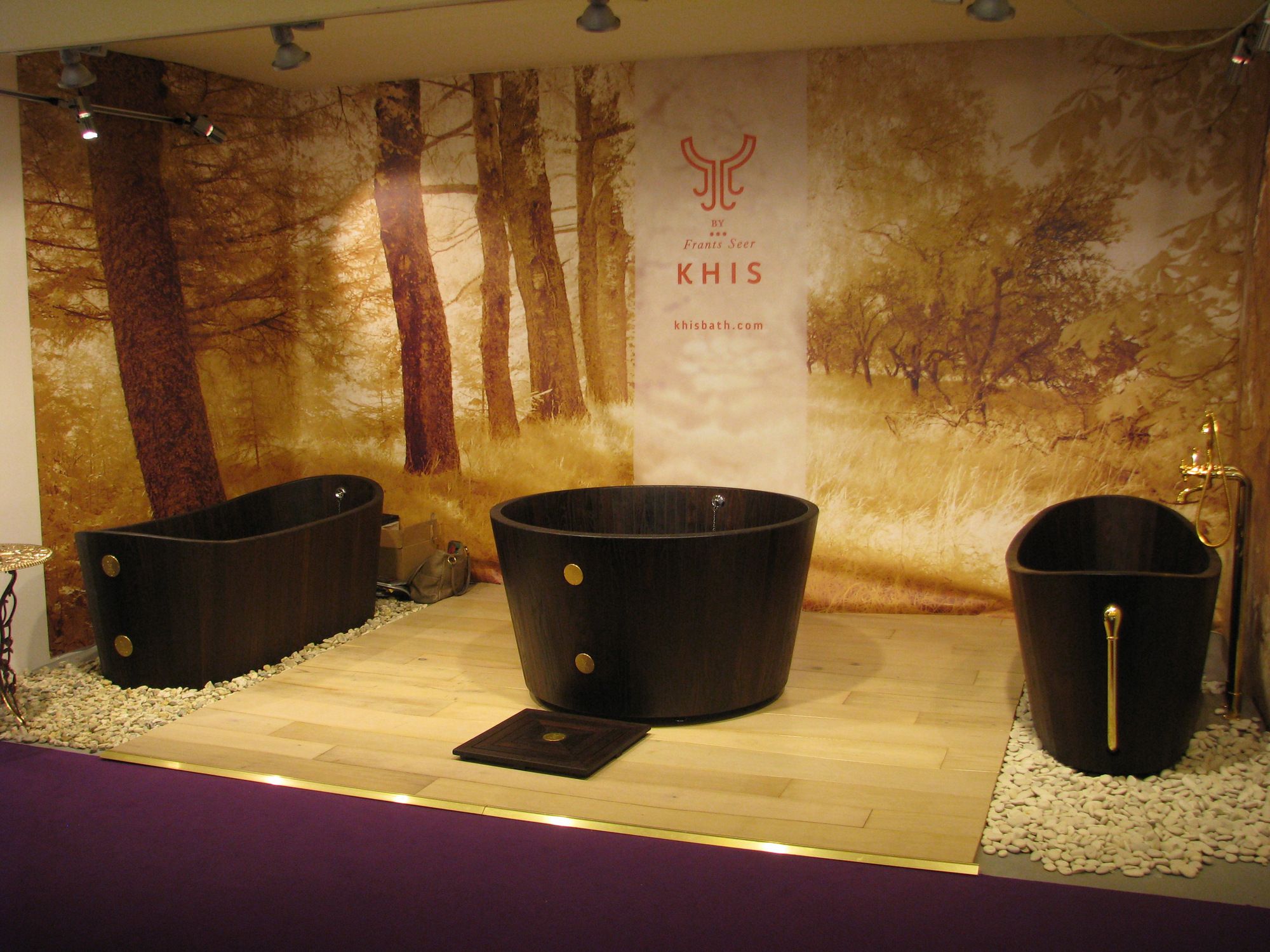 Freestanding round ash bathtub NATURAL KHIS By KHIS bath design Frants Seer