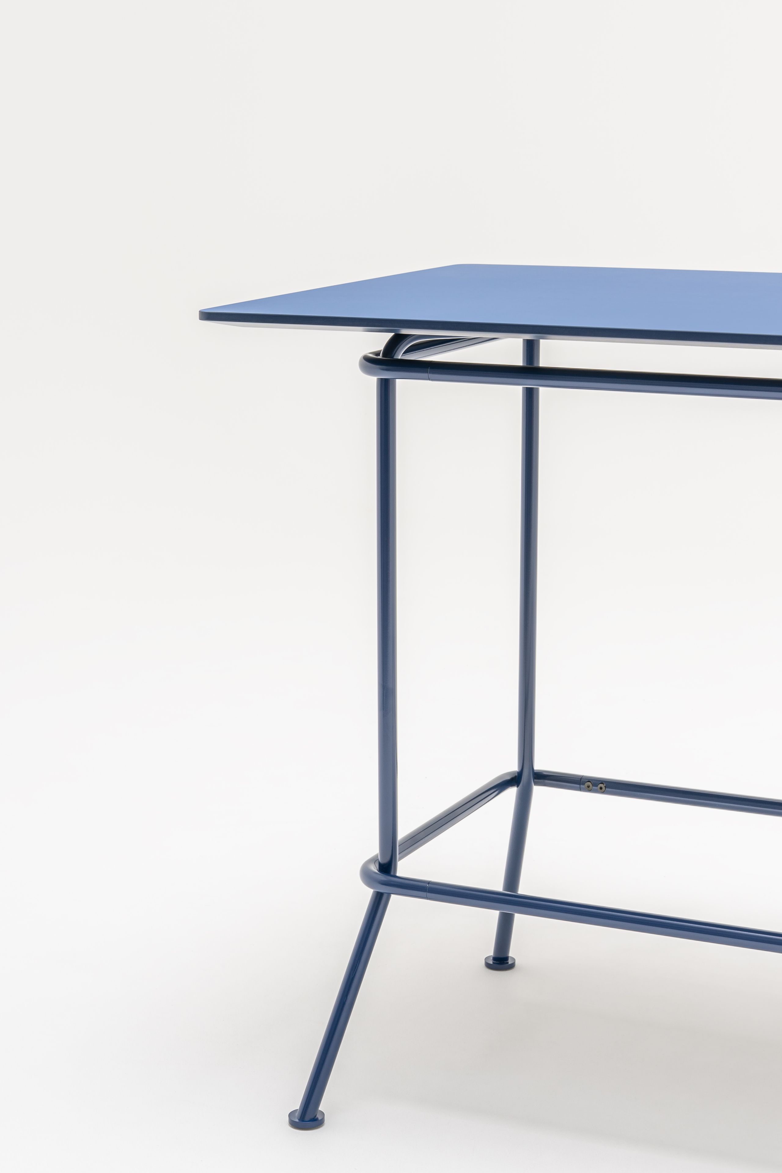 NEW SCHOOL Rectangular metal high table By MDD