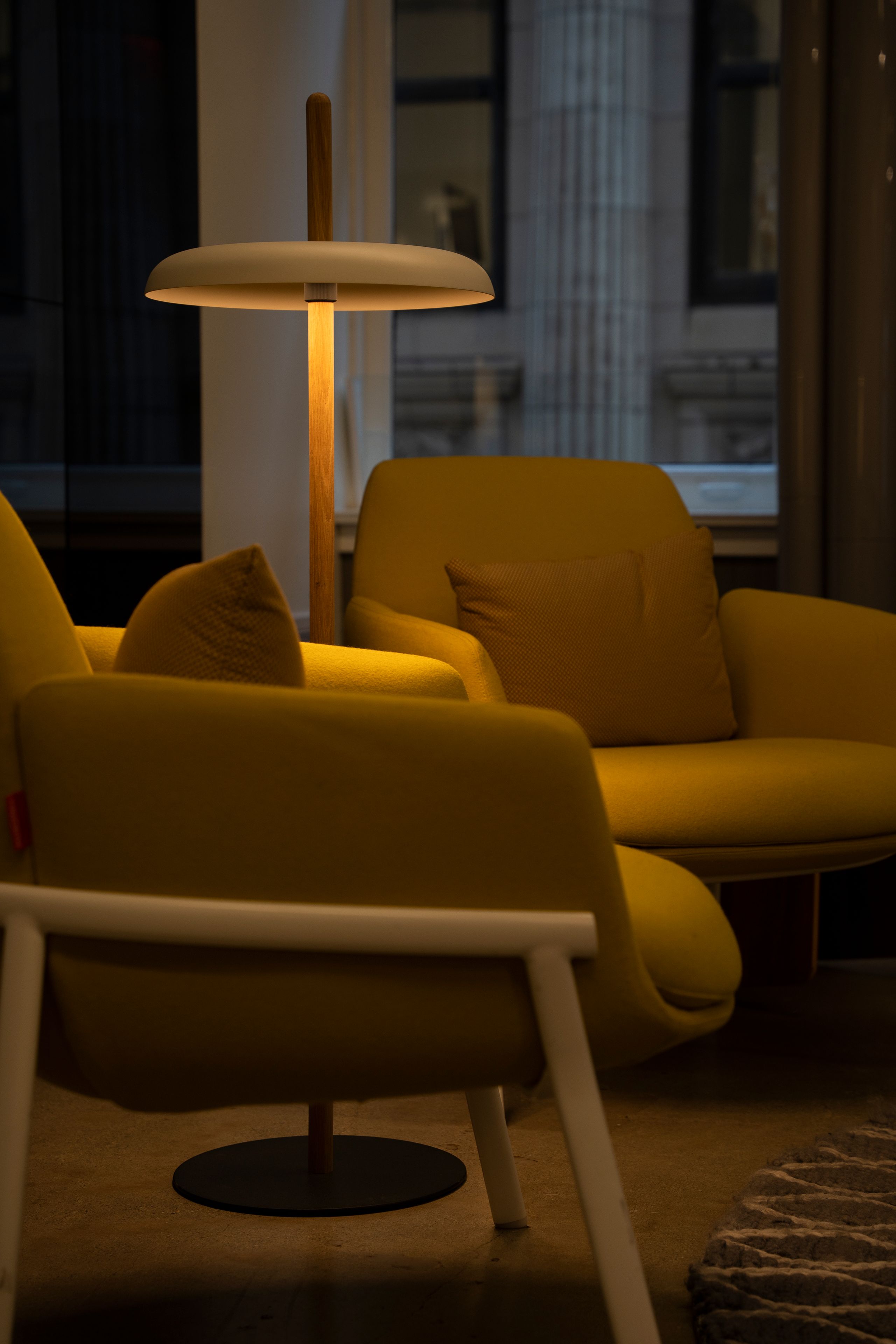 NIVÉL LED rechargeable table lamp By Pablo