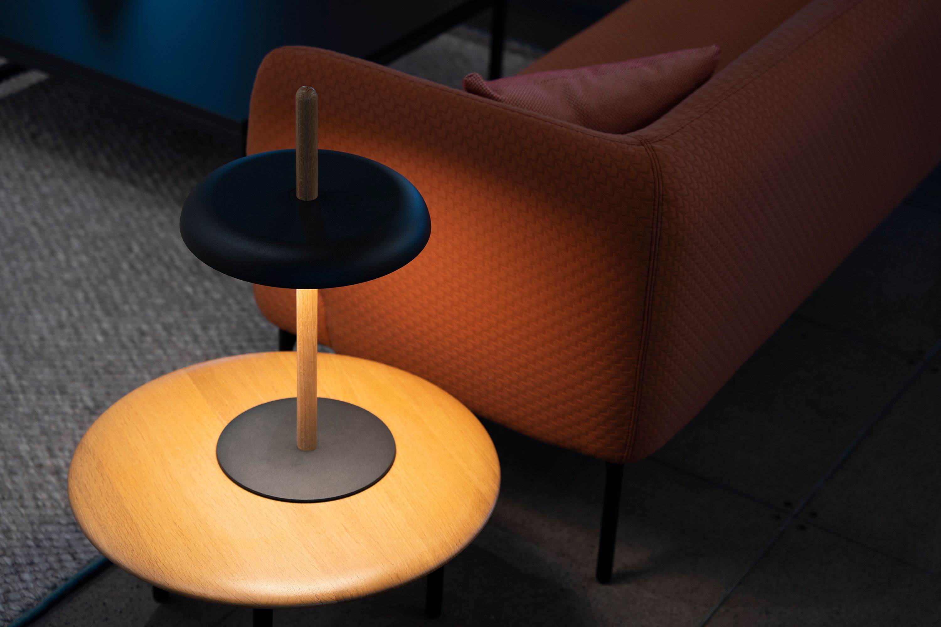 NIVÉL LED rechargeable table lamp By Pablo