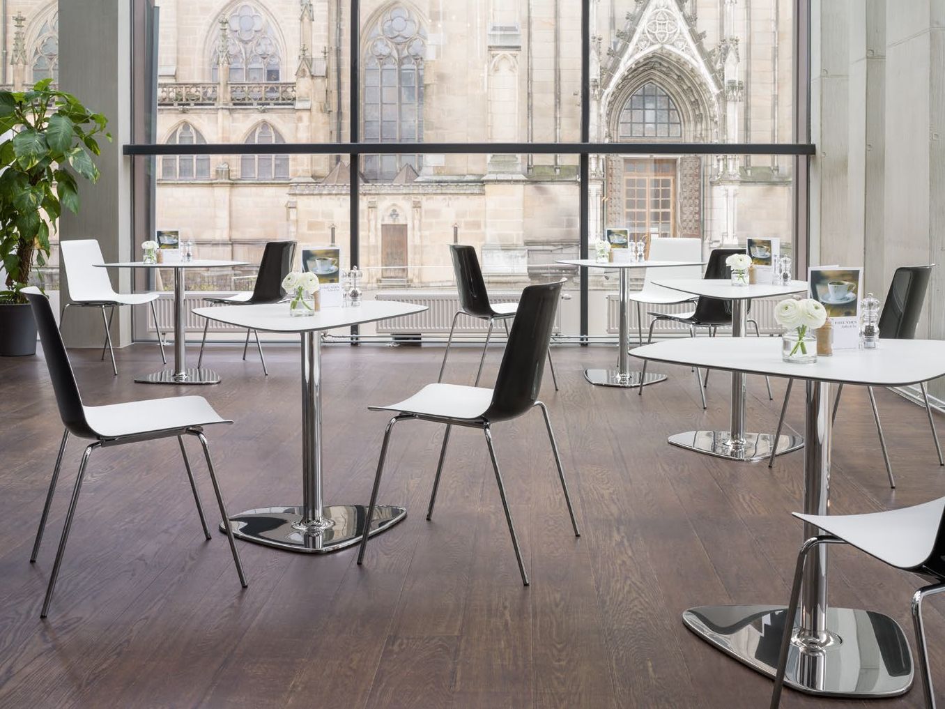 NOOI | Restaurant chair Nooi Collection By Wiesner-Hager design Neunzig ...