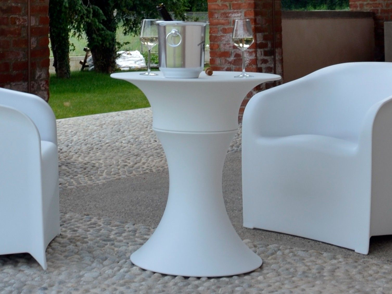 Plastic high table OLIMPO By Servetto design Alessandro Elli, Carlo ...