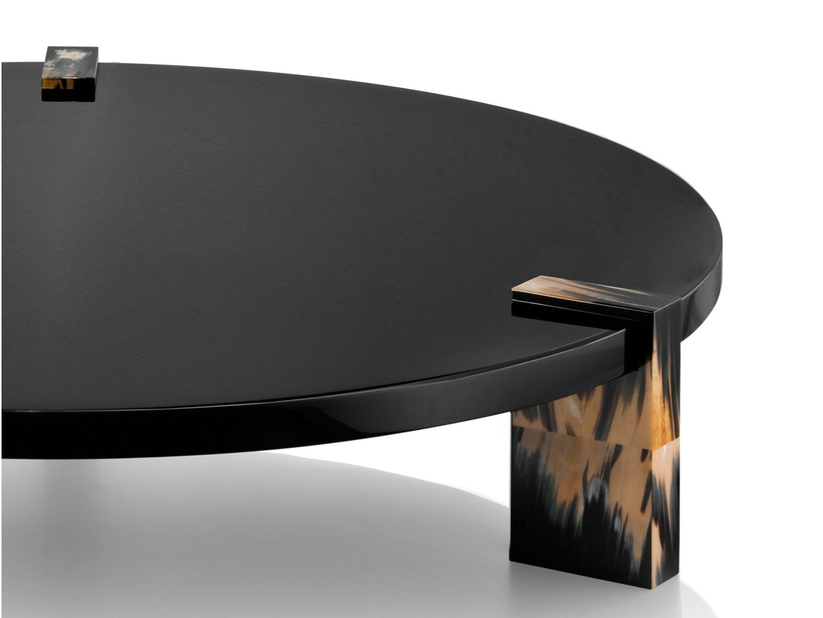 SHINE Low round wooden coffee table with horn bases By ARCAHORN ...