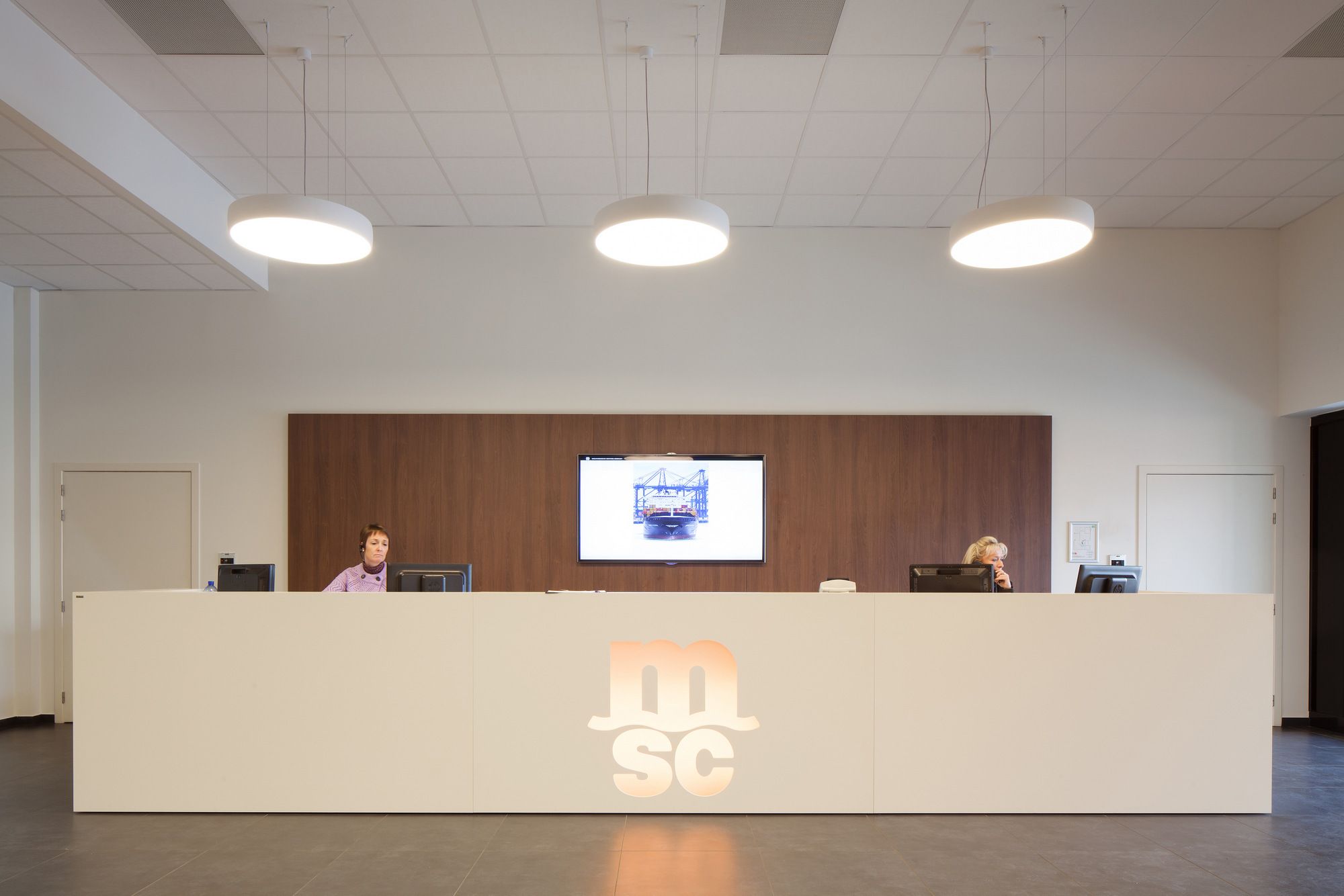 FLAT MOON LED pendant lamp By Modular Lighting Instruments